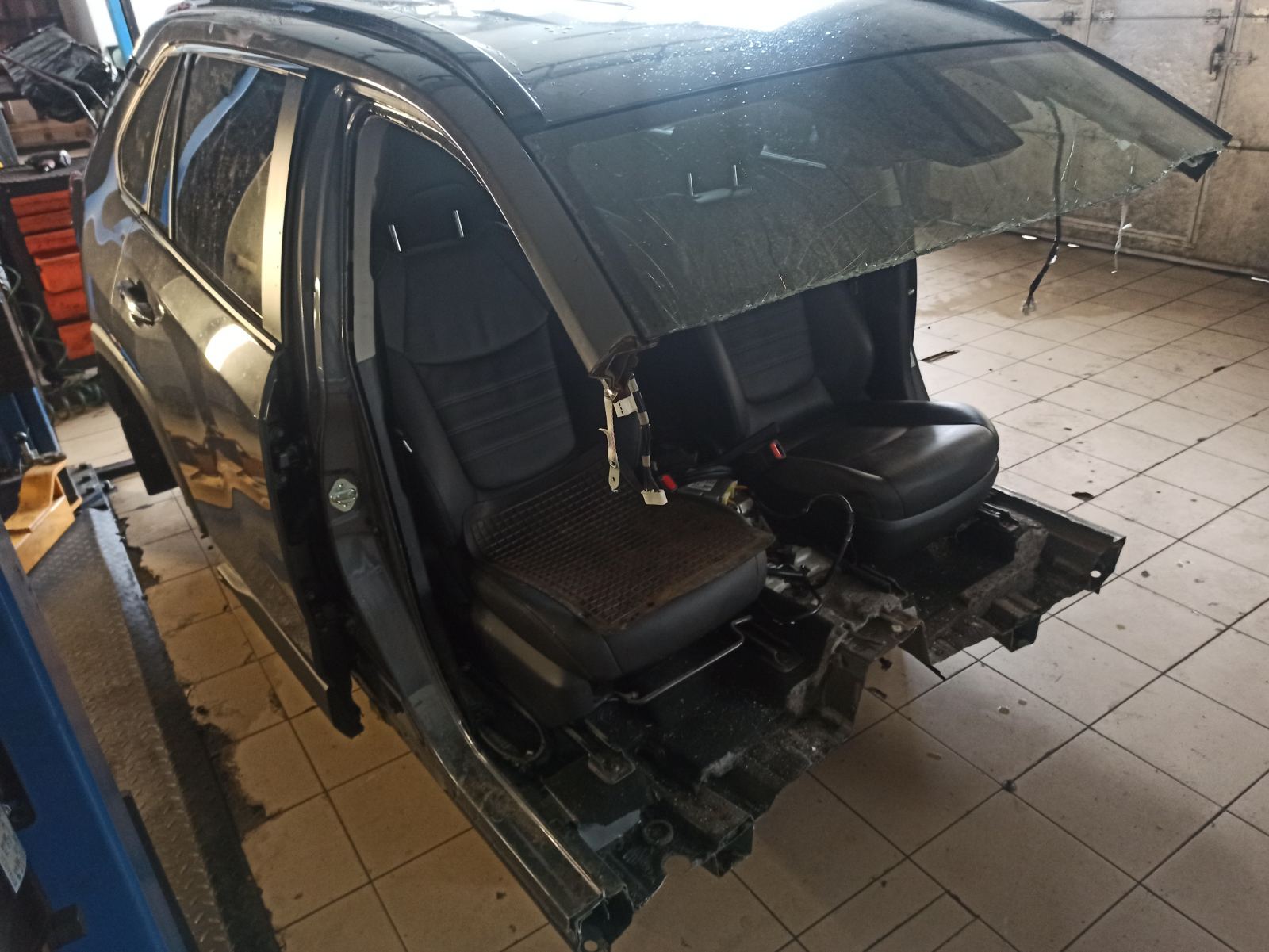 Used TOYOTA RAV 4 Tape the rear wing 7560542160