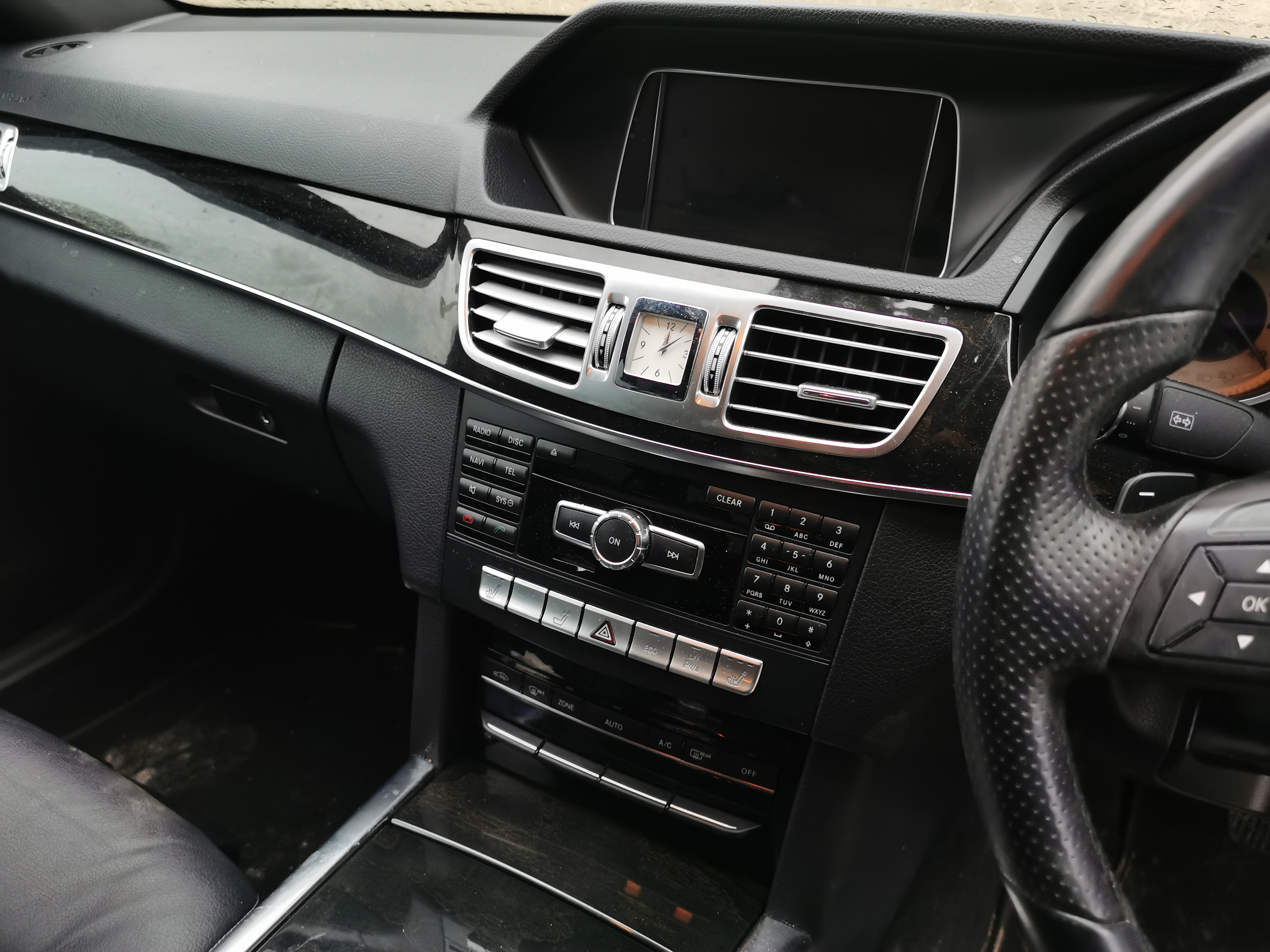 Naudotas Mercedes Benz E-Class Bagažinės vidaus kita detalė A2126931033
