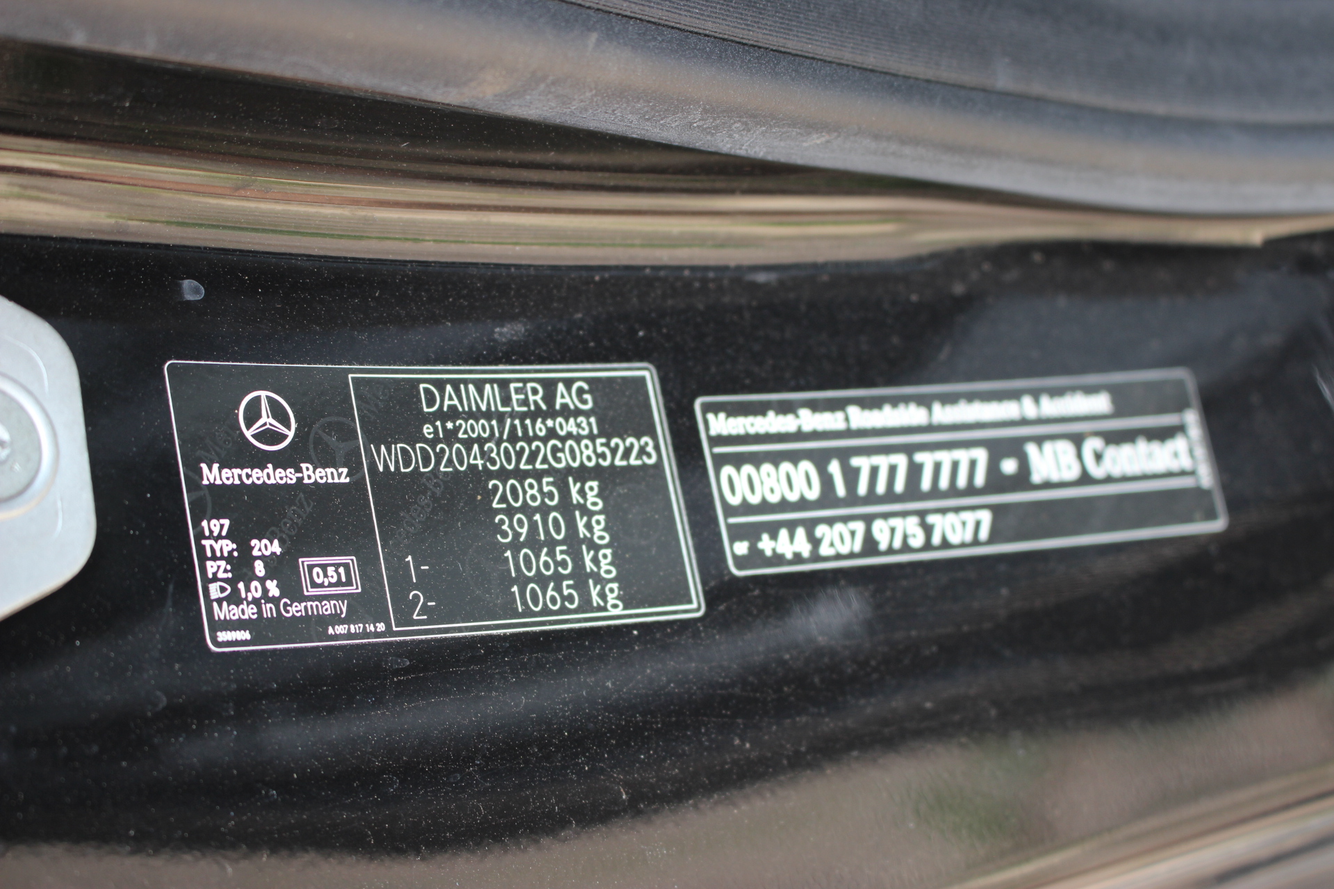 Used Mercedes Benz C-Class Pulling out the boot lid A2047580002