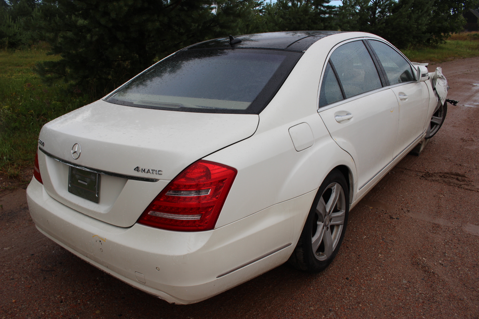 Used Mercedes Benz S-Class Fuse box in the boot A2215404250