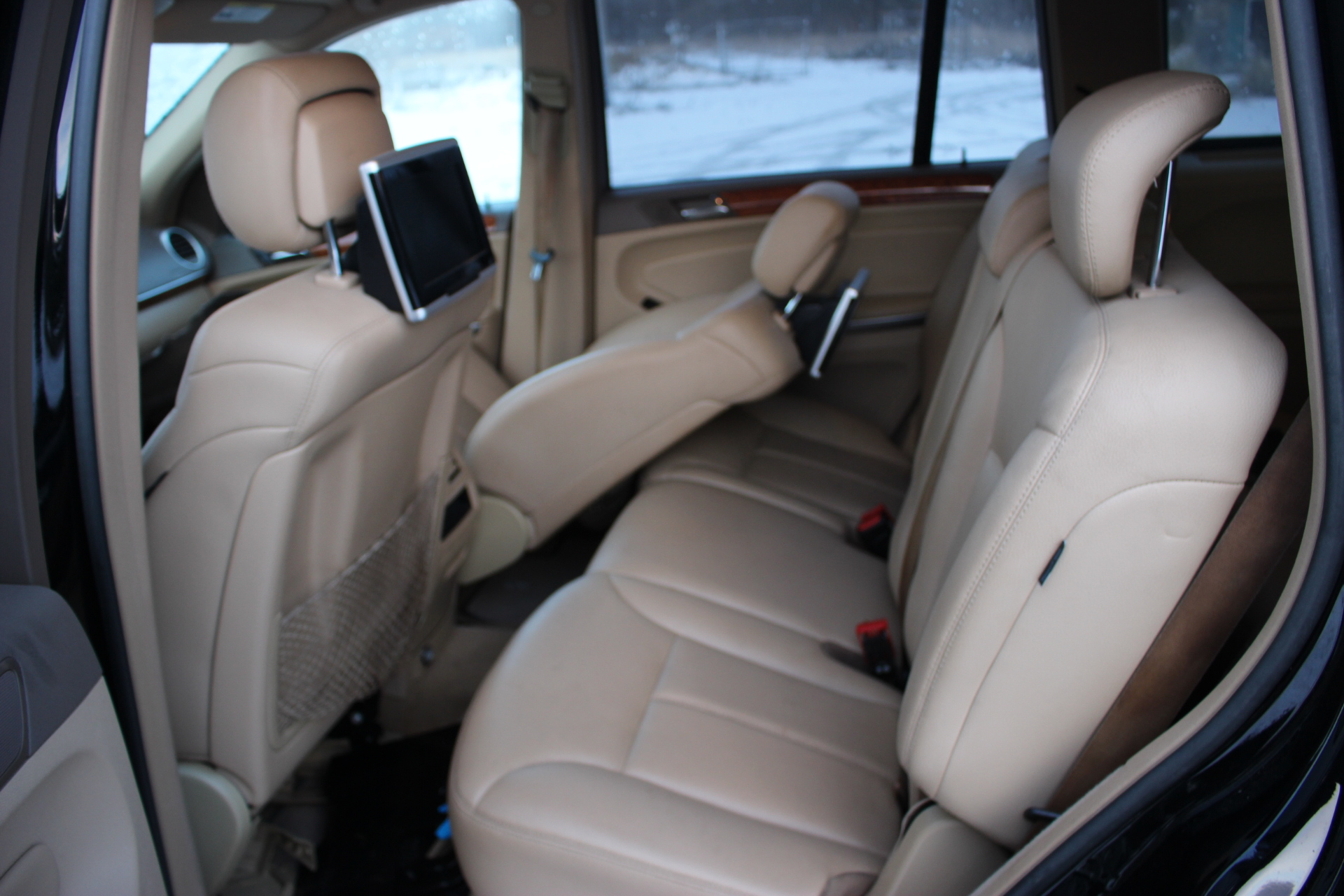 Used Mercedes Benz GL-Class Fuse box in the boot A1645403372