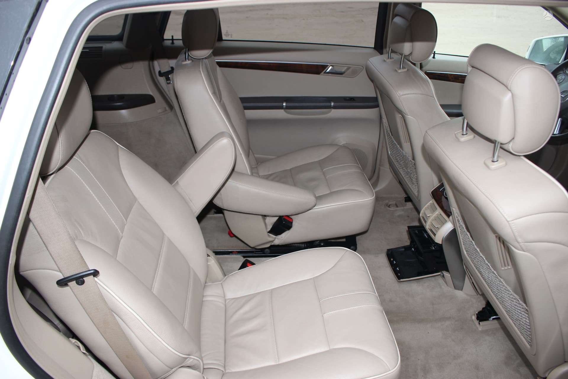 Used Mercedes Benz R-Class Cabin shoulders and its details A1648300560