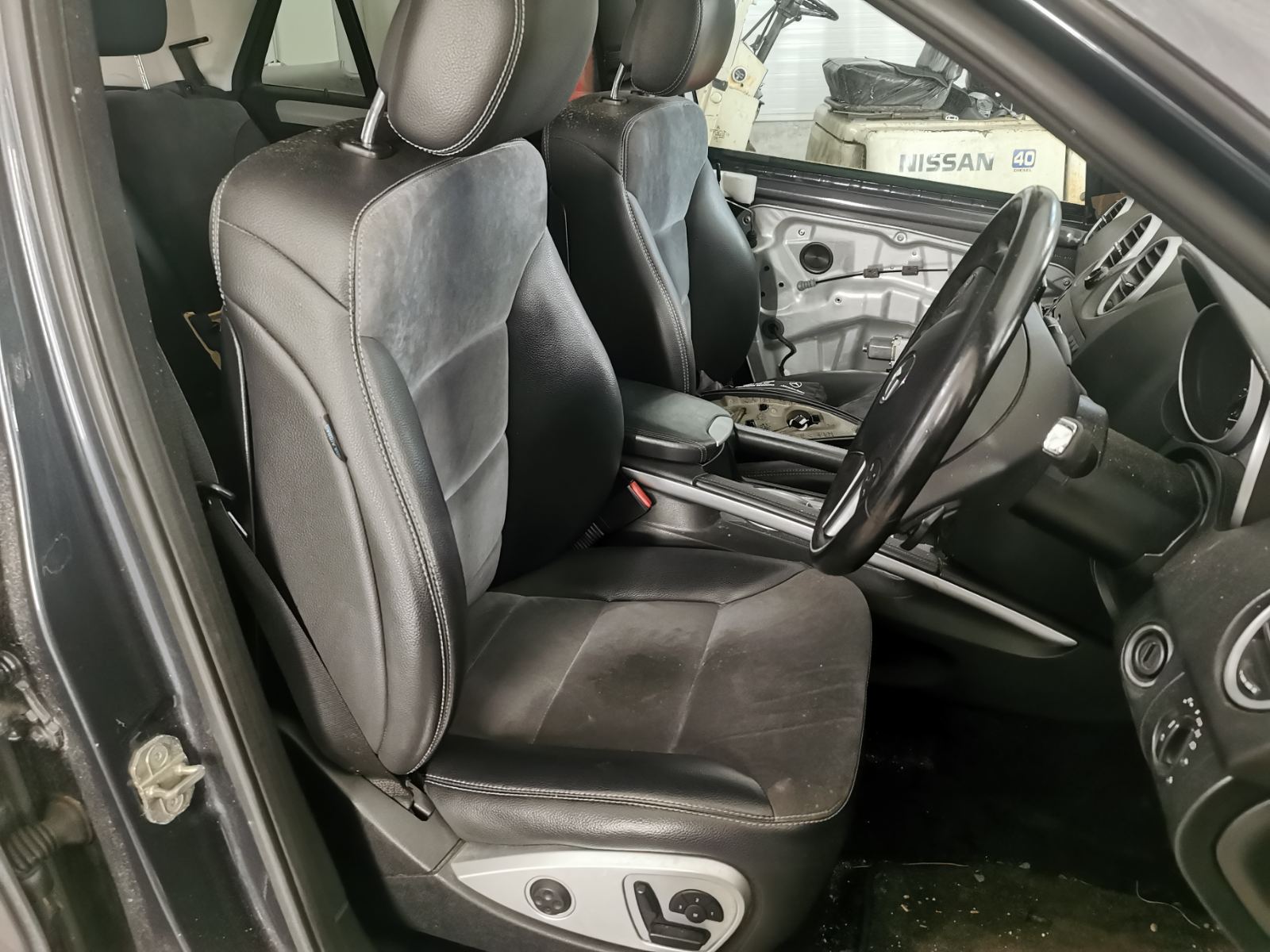 Used Mercedes Benz ML-Class Front door external opening handle and its ...