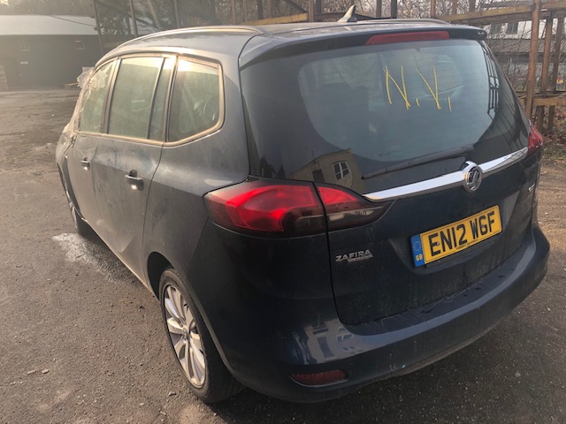 Used Opel Zafira Intercooler radiator 13267647