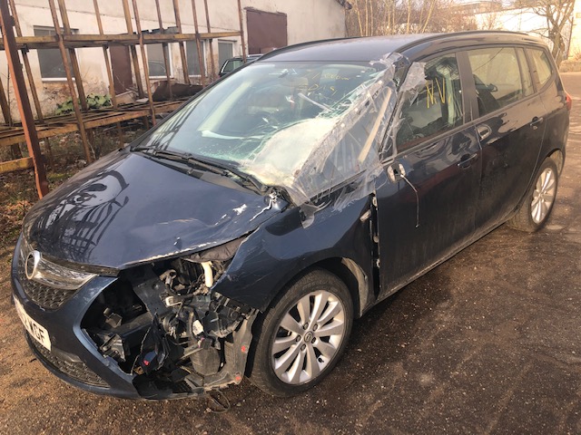 Used Opel Zafira Intercooler radiator 13267647