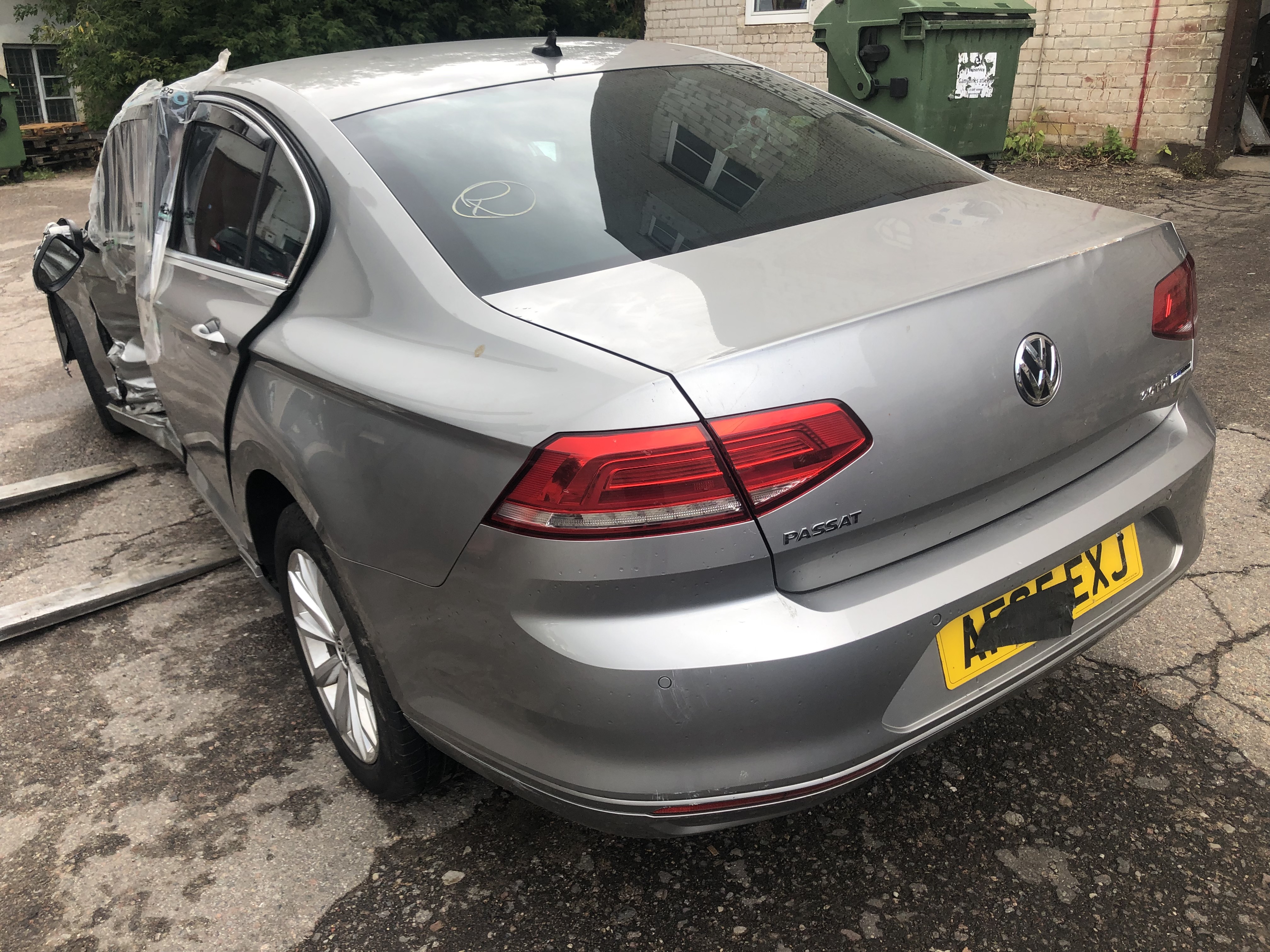 Used Volkswagen Passat Other detail of the rear side door 3G0839902N