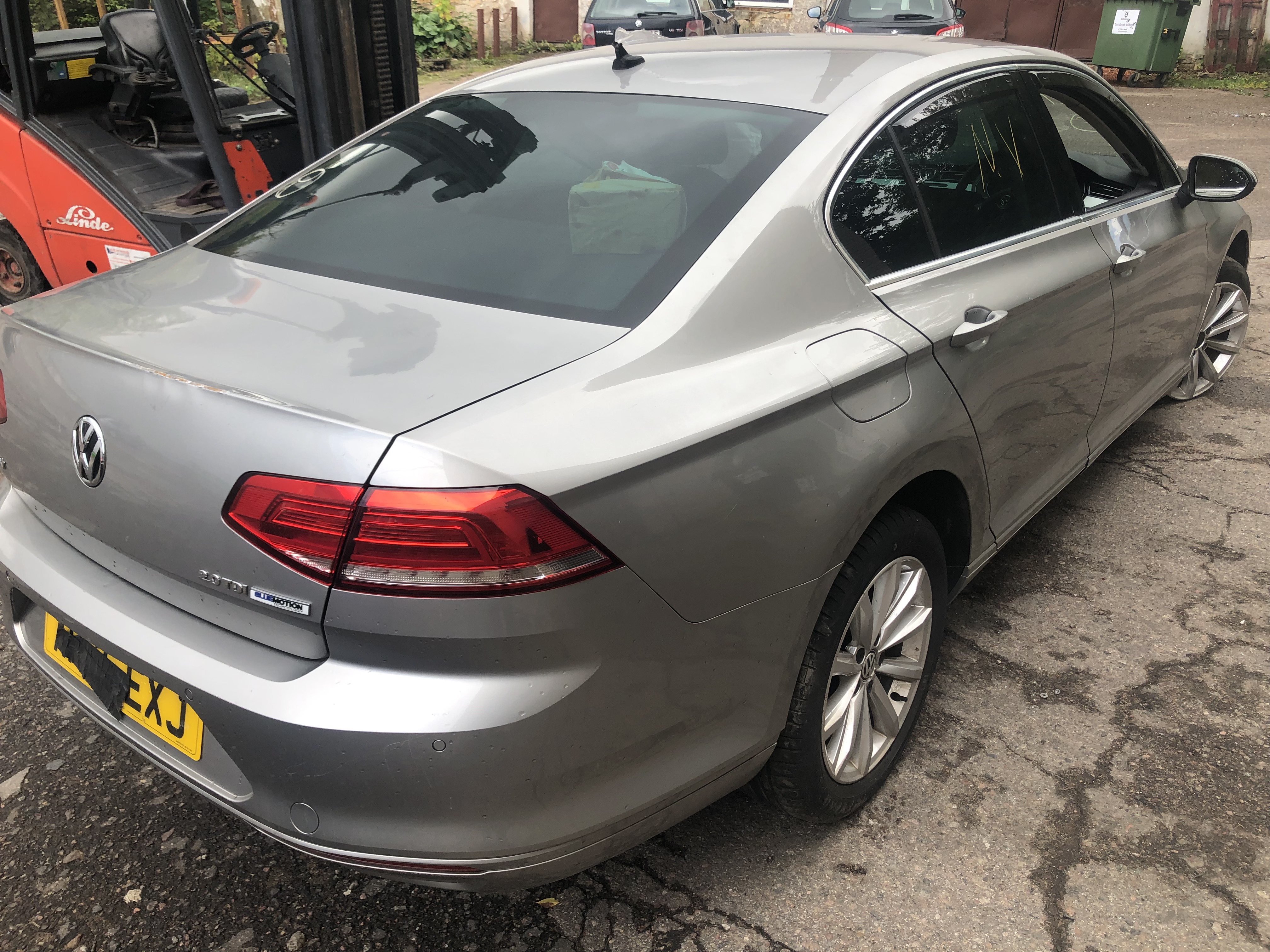 Used Volkswagen Passat Other detail of the rear side door 3G0839902N