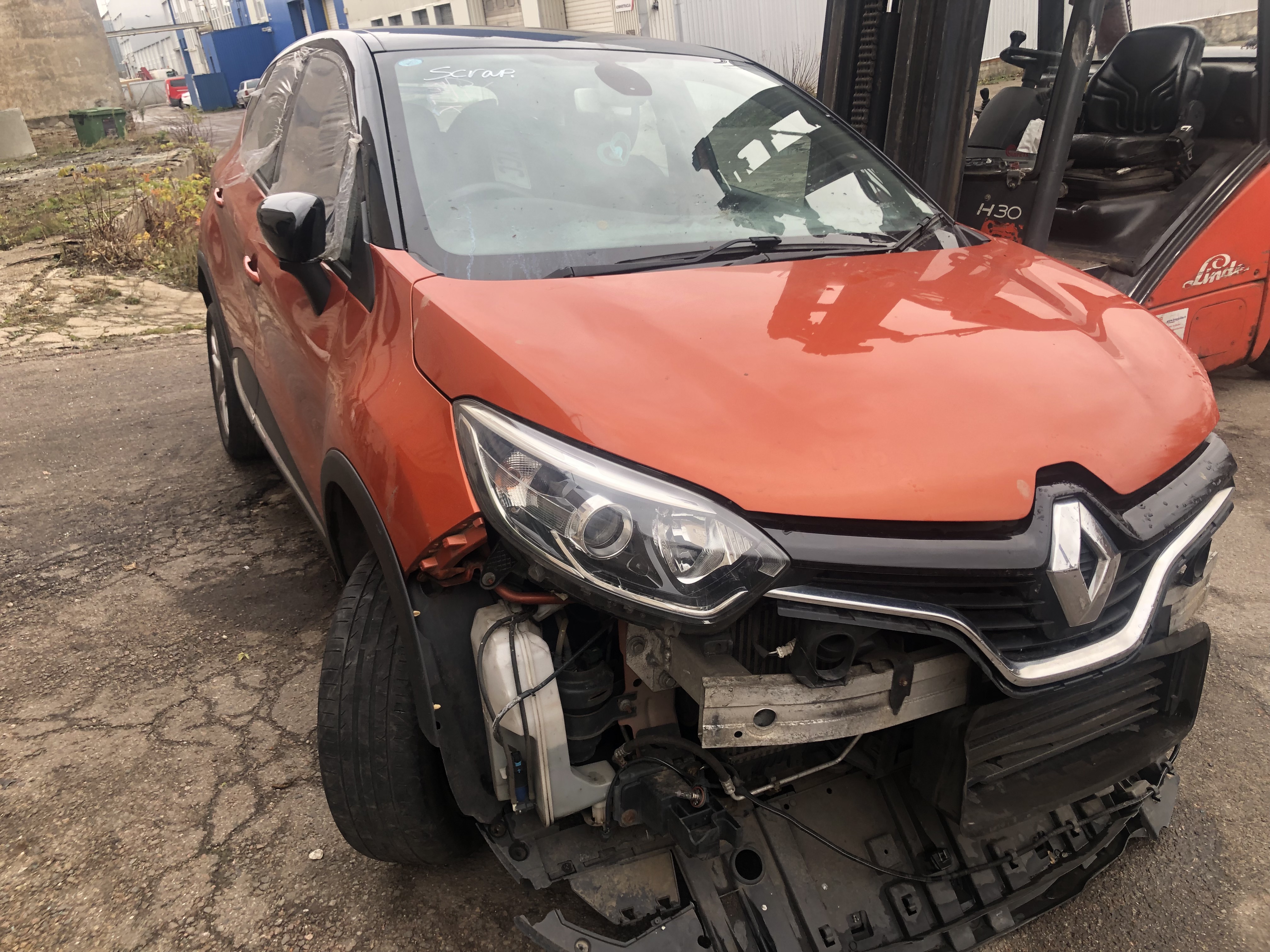 Used RENAULT Captur Rear bumper bracket 852233250R