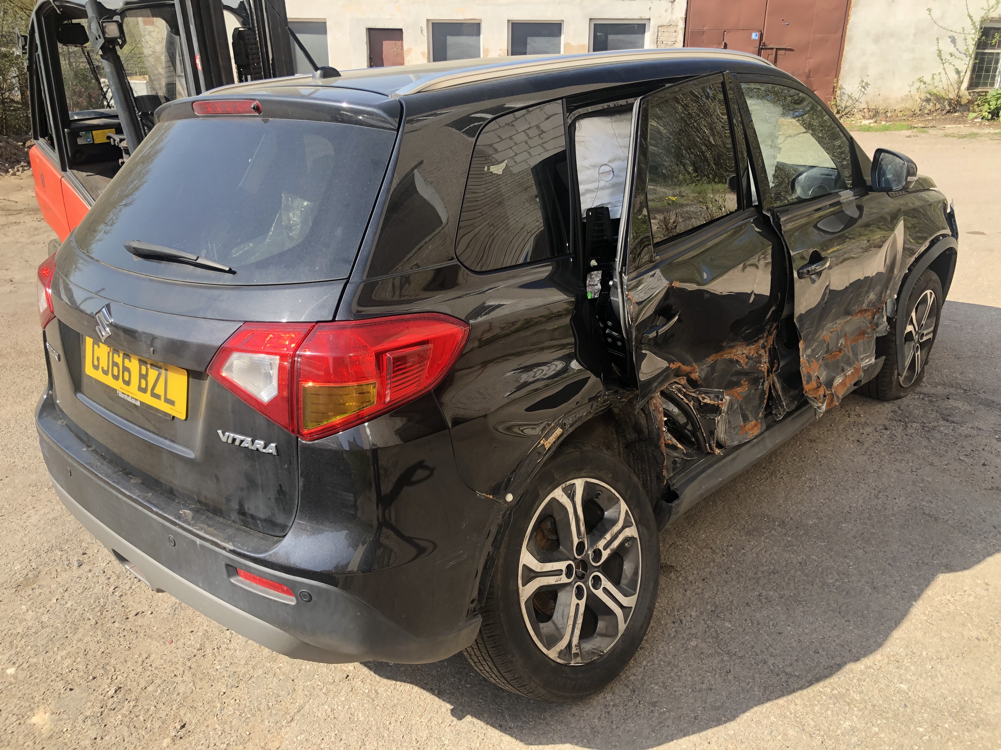 Used Suzuki Vitara Front window washer motor EW08 MITSUBA