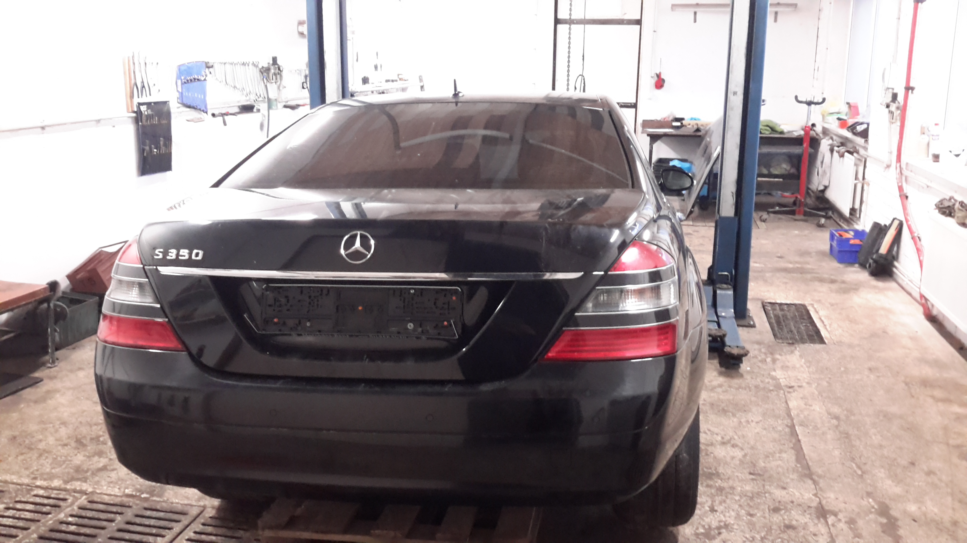 Used Mercedes Benz S-Class Trunk sealing rubber on the body A2217500498