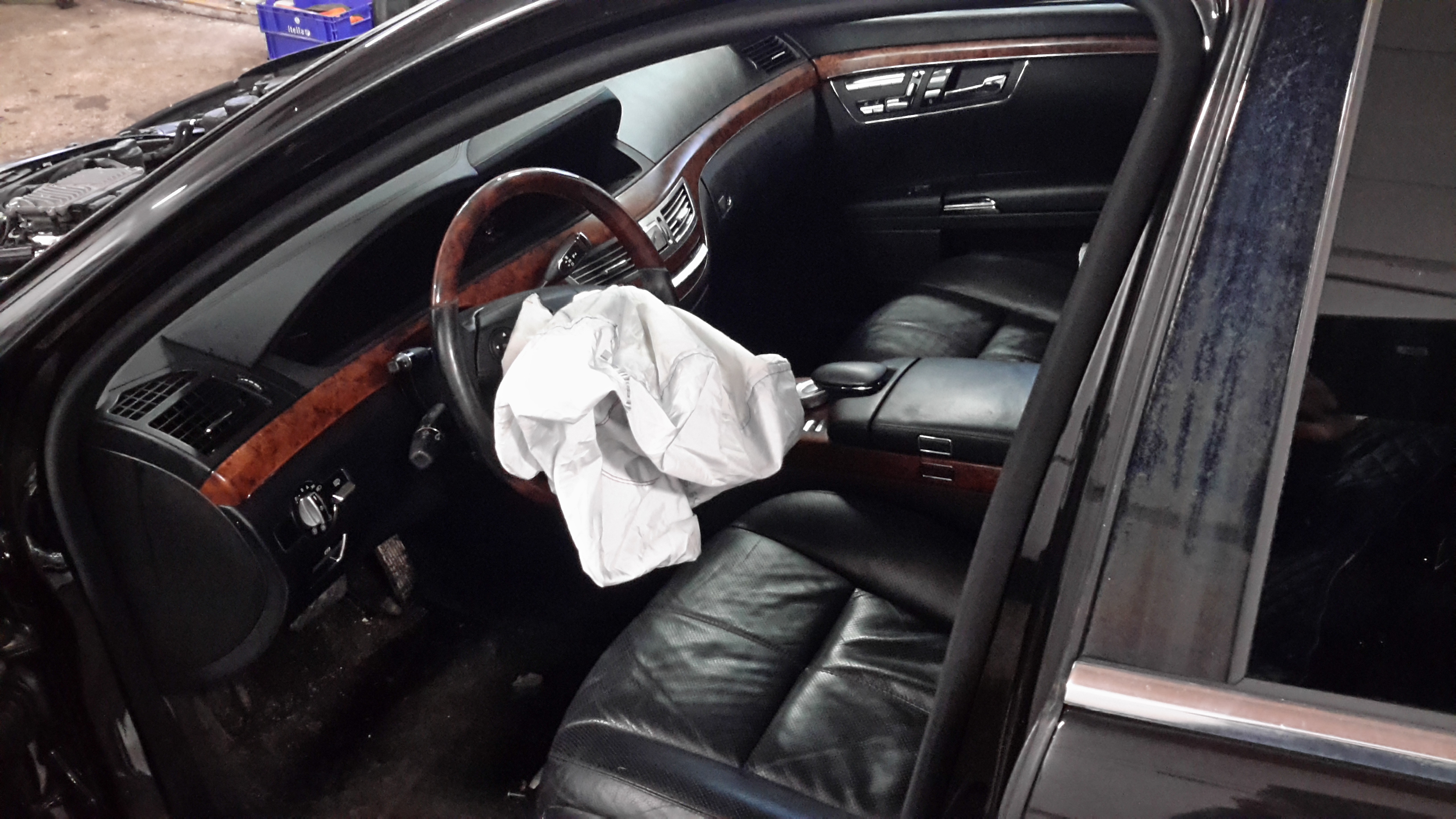 Used Mercedes Benz S-Class Front door strip to the glass exterior ...