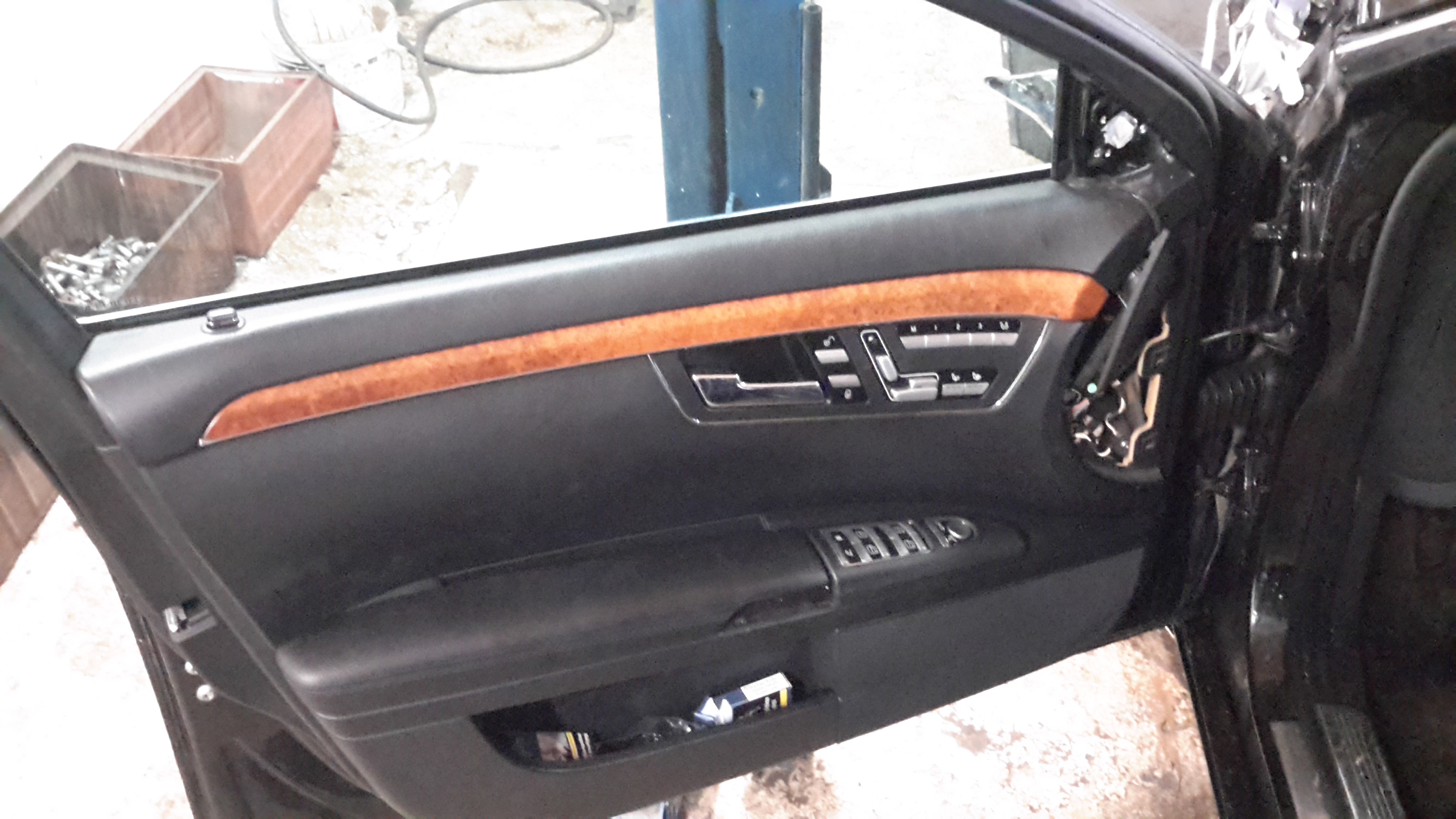 Used Mercedes Benz S-Class Front door strip to the glass exterior ...