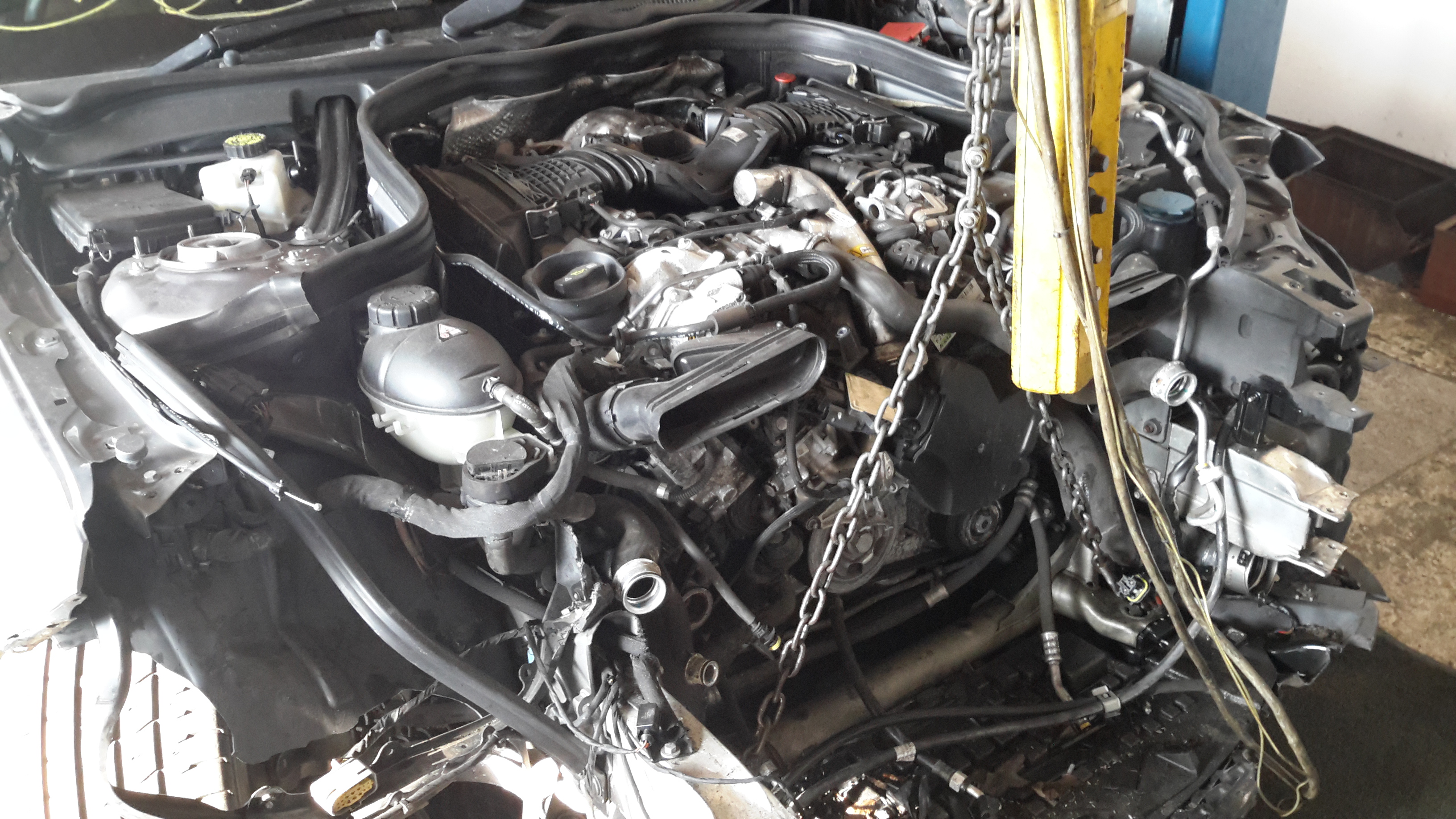 Used Mercedes Benz E-Class Fuel injector holder A6420160038