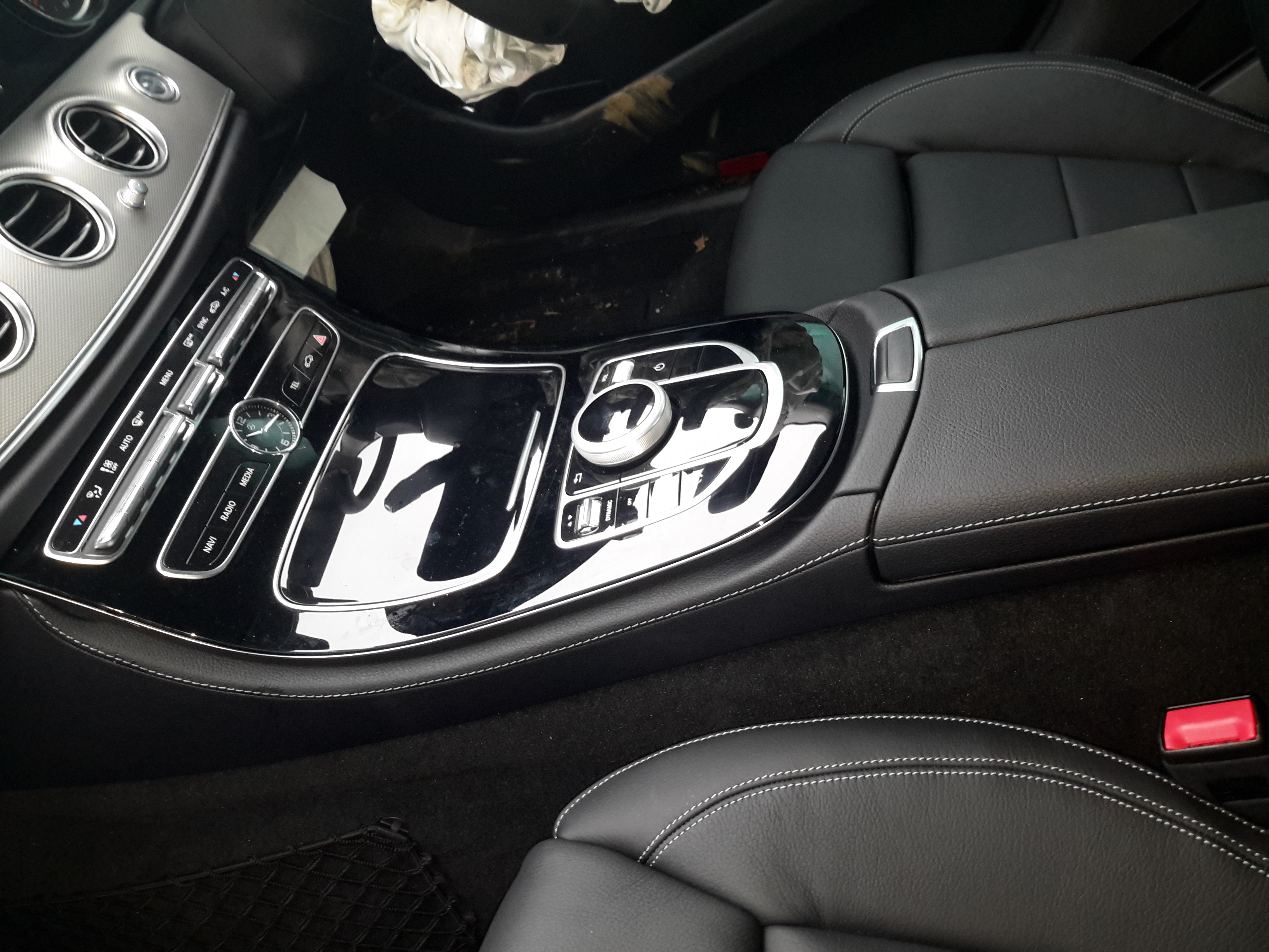 Used Mercedes Benz E-Class Front door strip to the glass inner A2137250465