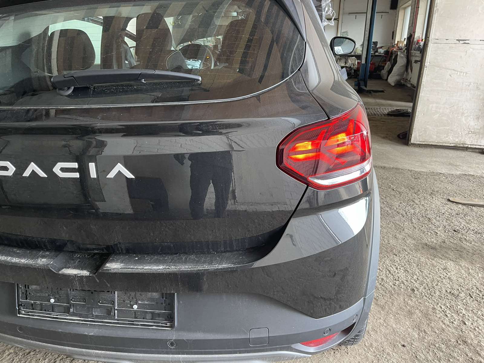 Used Dacia Sandero Rear part of the front fender 638434819R