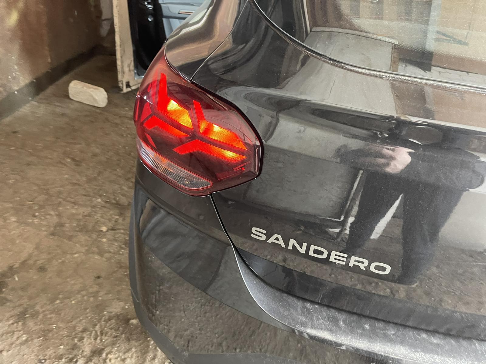 Used Dacia Sandero Rear part of the front fender 638434819R