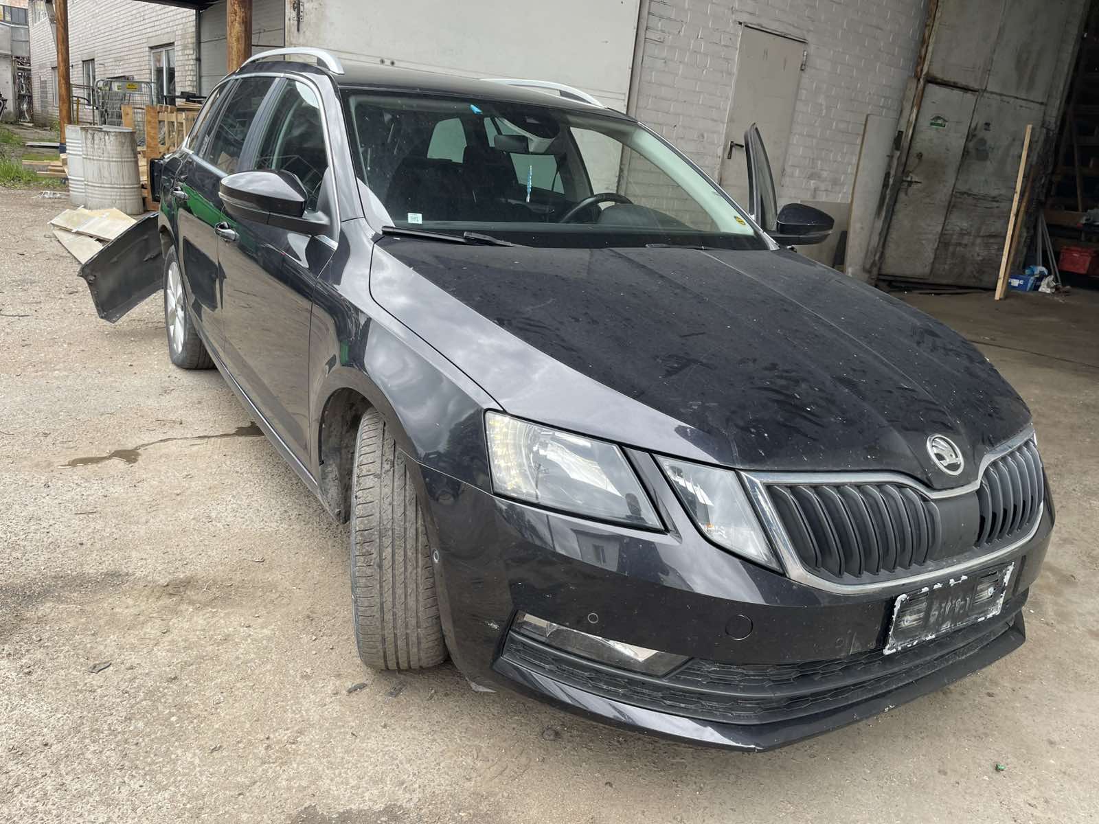 Used Skoda Octavia Cabin shoulders and its details