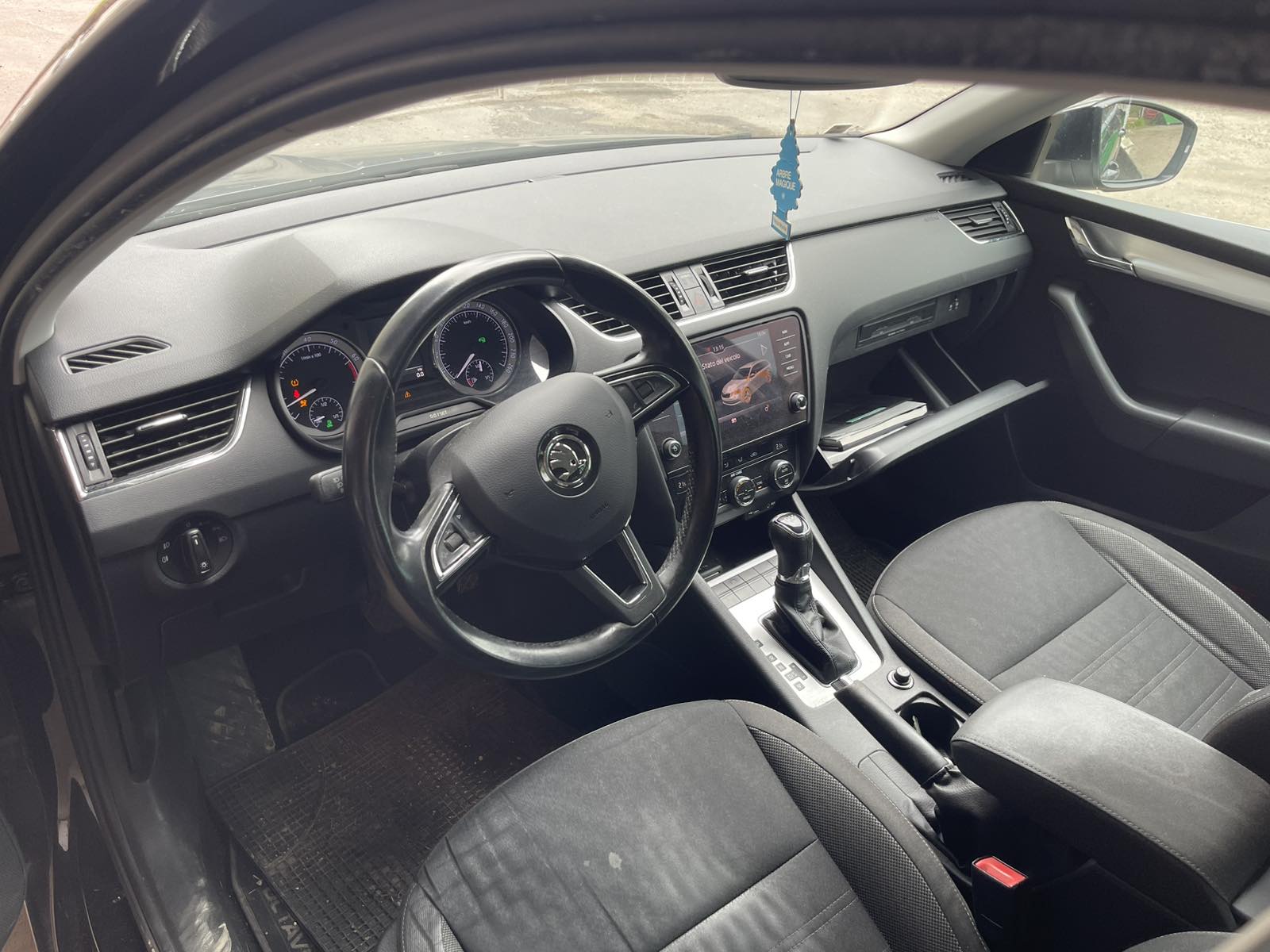 Used Skoda Octavia Cabin shoulders and its details