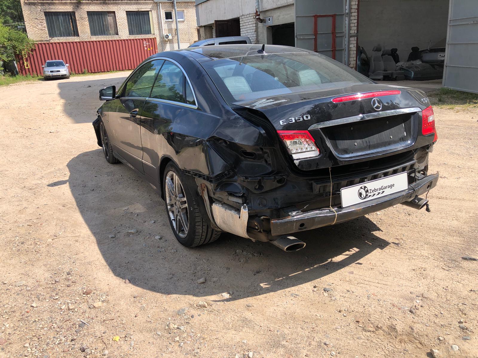Used Mercedes Benz E-Class Fuel pump and its parts A6420701201