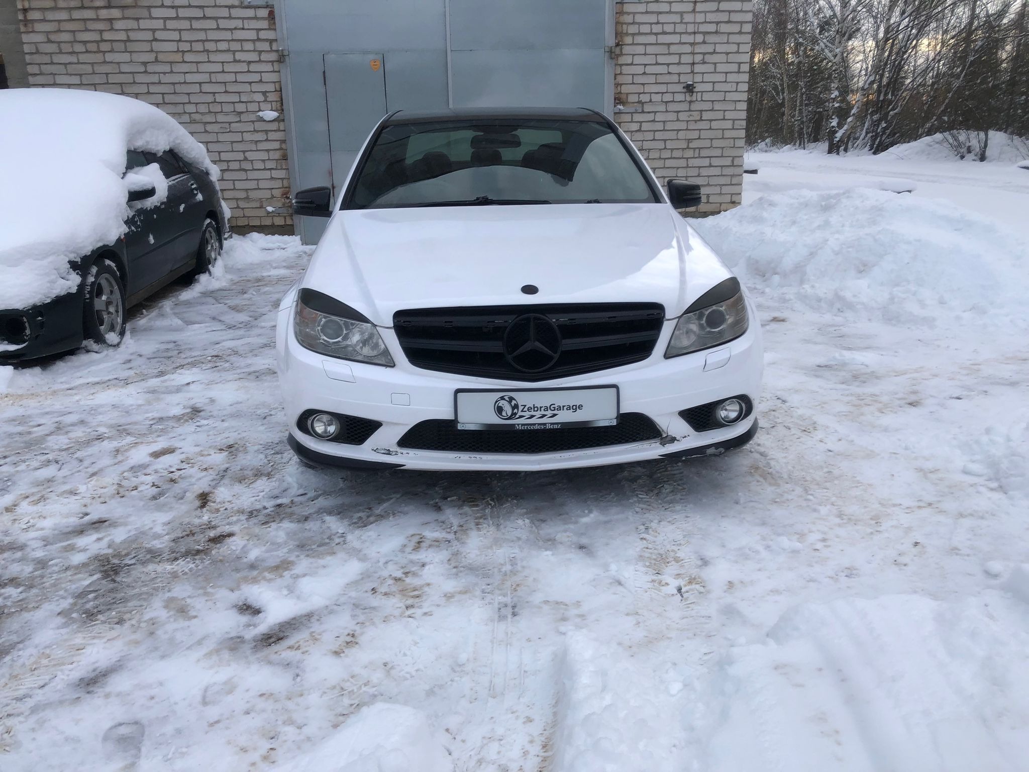 Naudotas Mercedes Benz C-Class Galinio bamperio laikiklis A2048800103
