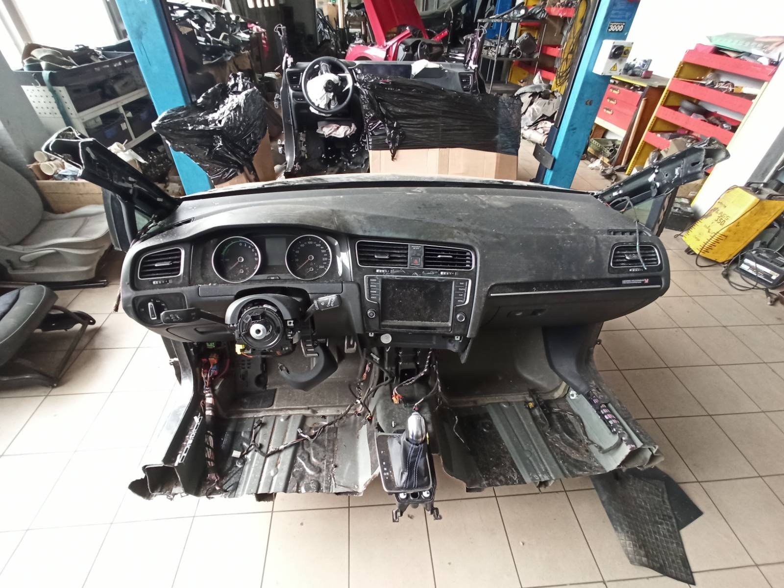Used Volkswagen Golf Side mirror and its details 5G1857507DG