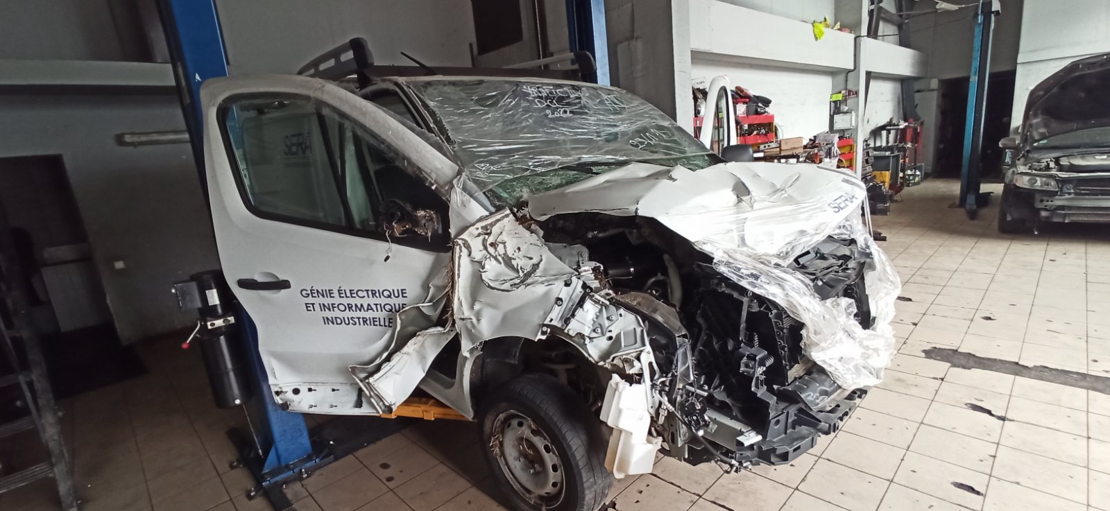 Used RENAULT Trafic Thermostat 212001517R
