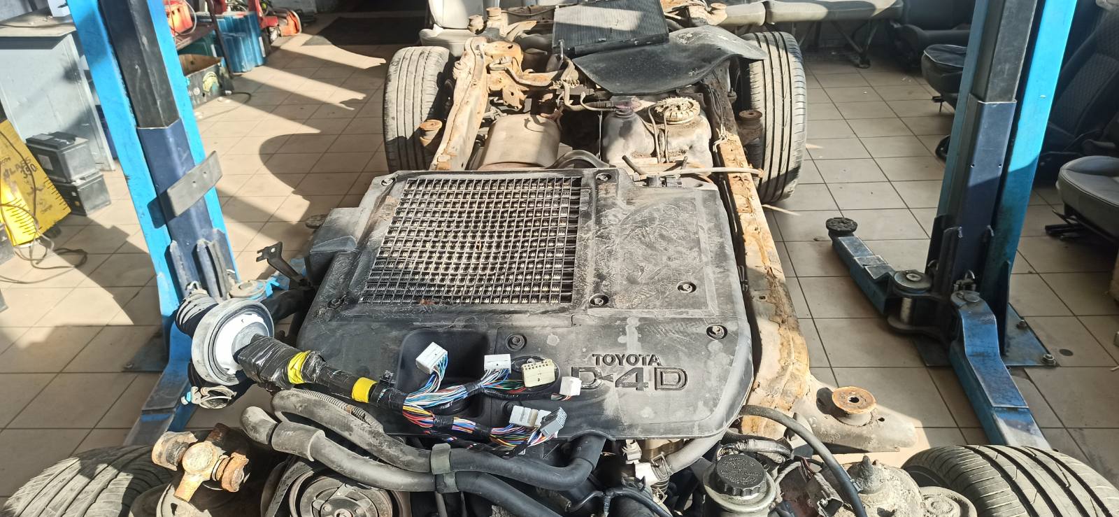 Used TOYOTA Land Cruiser Front bumper bracket 5211560070