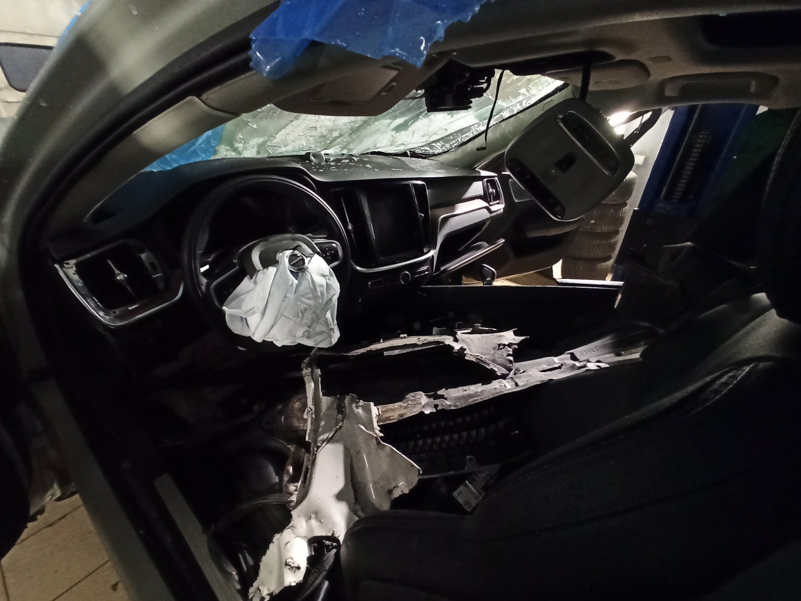 Used VOLVO V60 Front door opening limiter 31479059