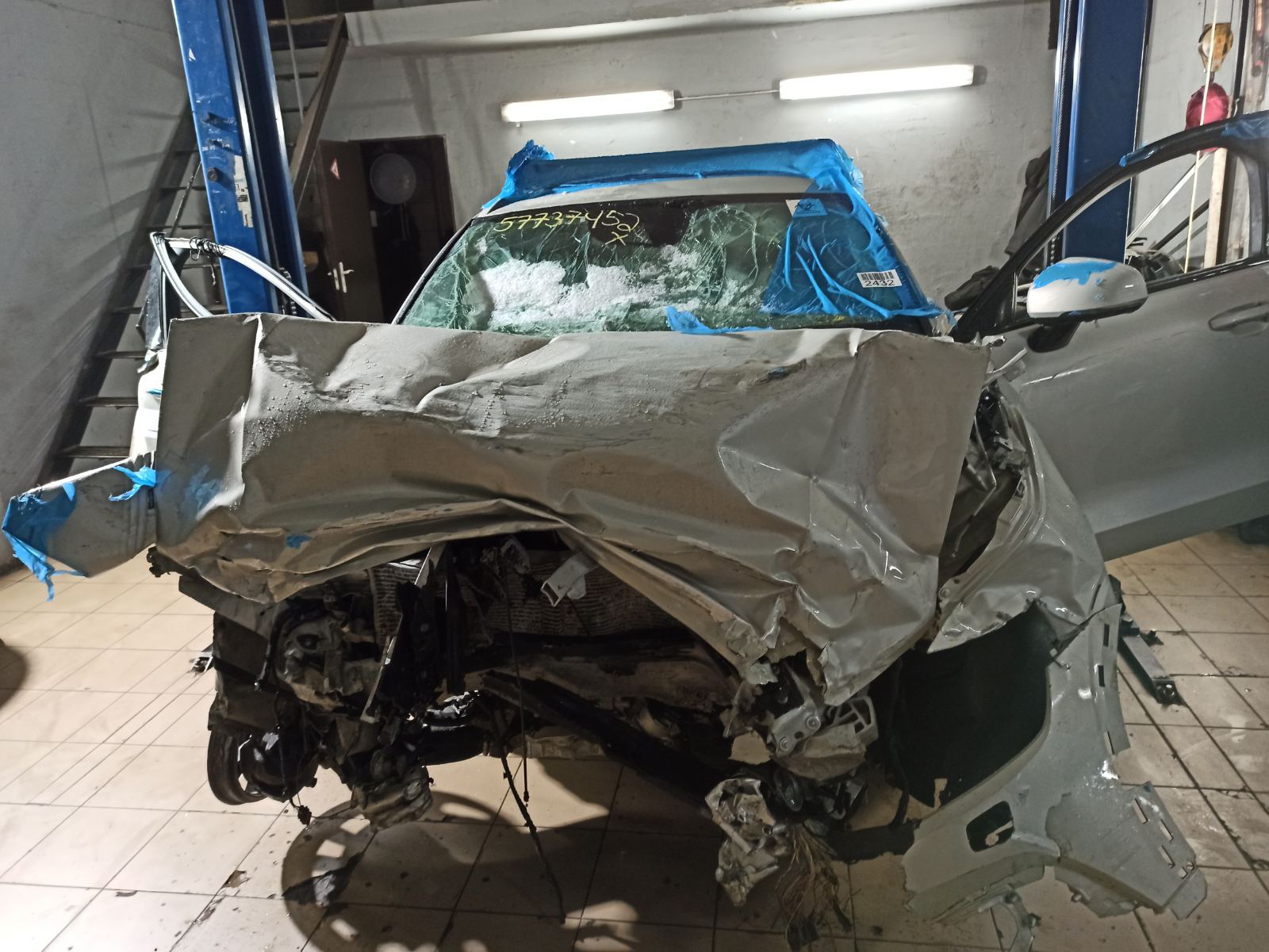 Used VOLVO V60 Front door opening limiter 31479059