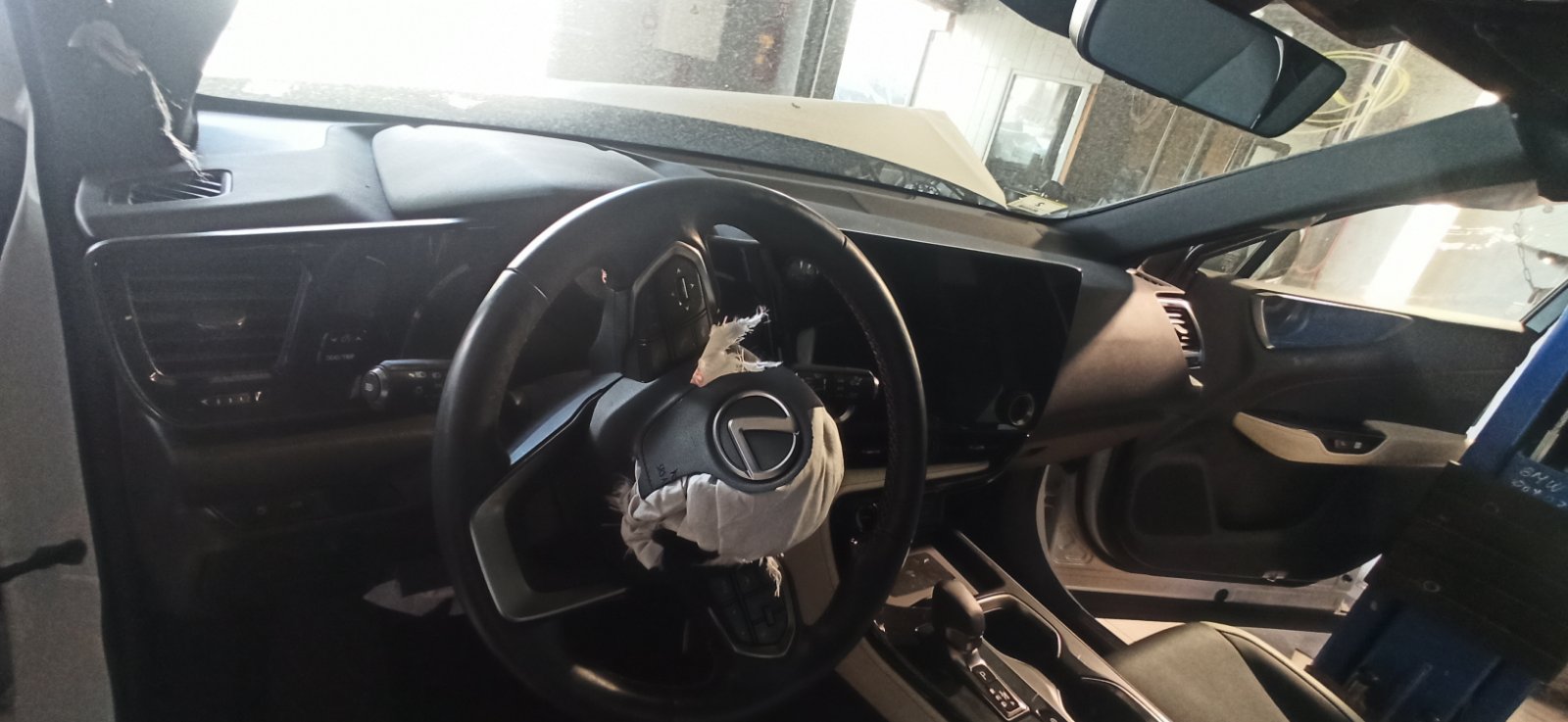 Naudotas LEXUS NX Galinio bamperio laikiklis 5259178030