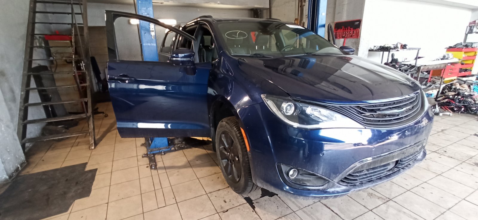 Used Chrysler Pacifica Rear bumper beam 68227673AB