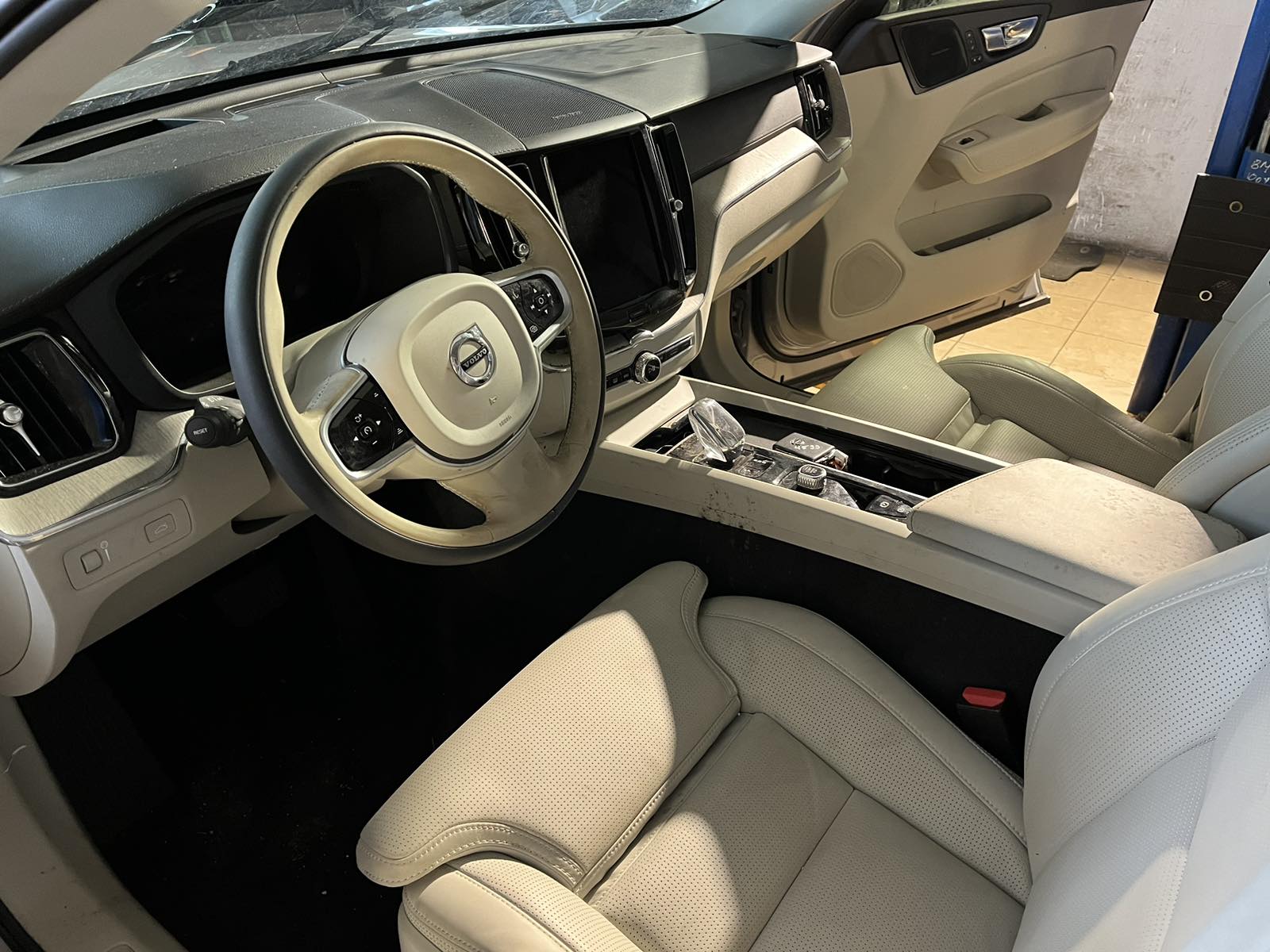 Used VOLVO XC60 Pipe 31384348