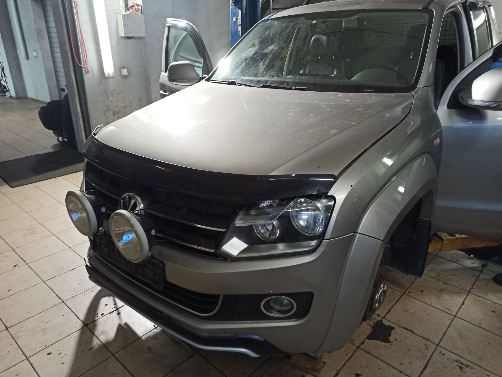 Used Volkswagen Amarok Air deflector cooling radiator 2H0121330