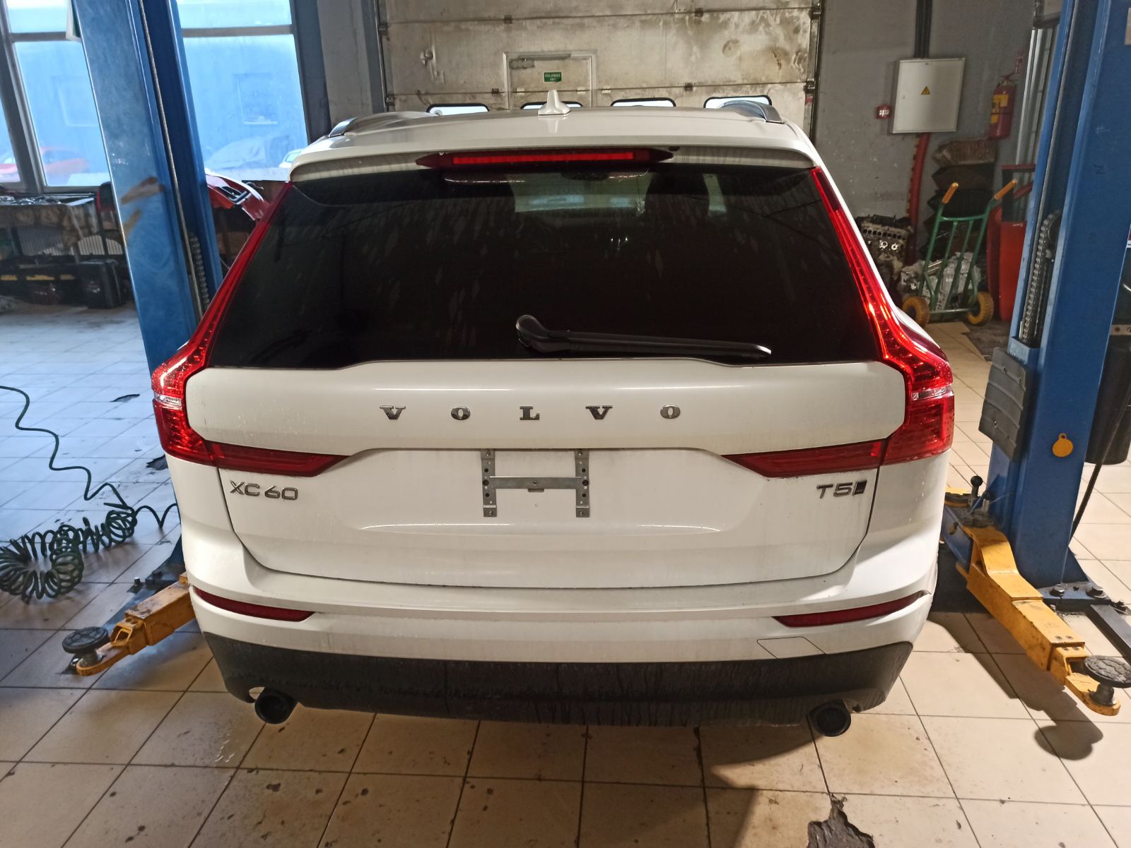 Used VOLVO XC60 Front door external opening handle and its details