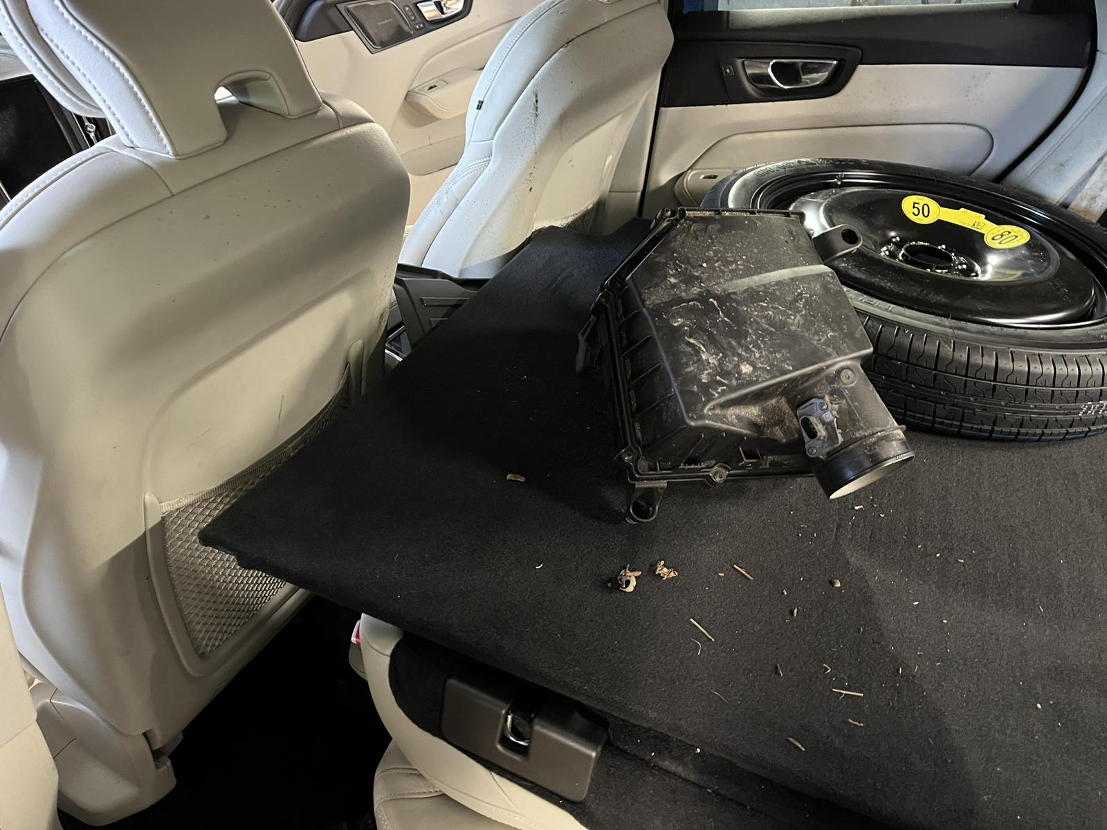 Used VOLVO XC60 Resonator tank 32298336