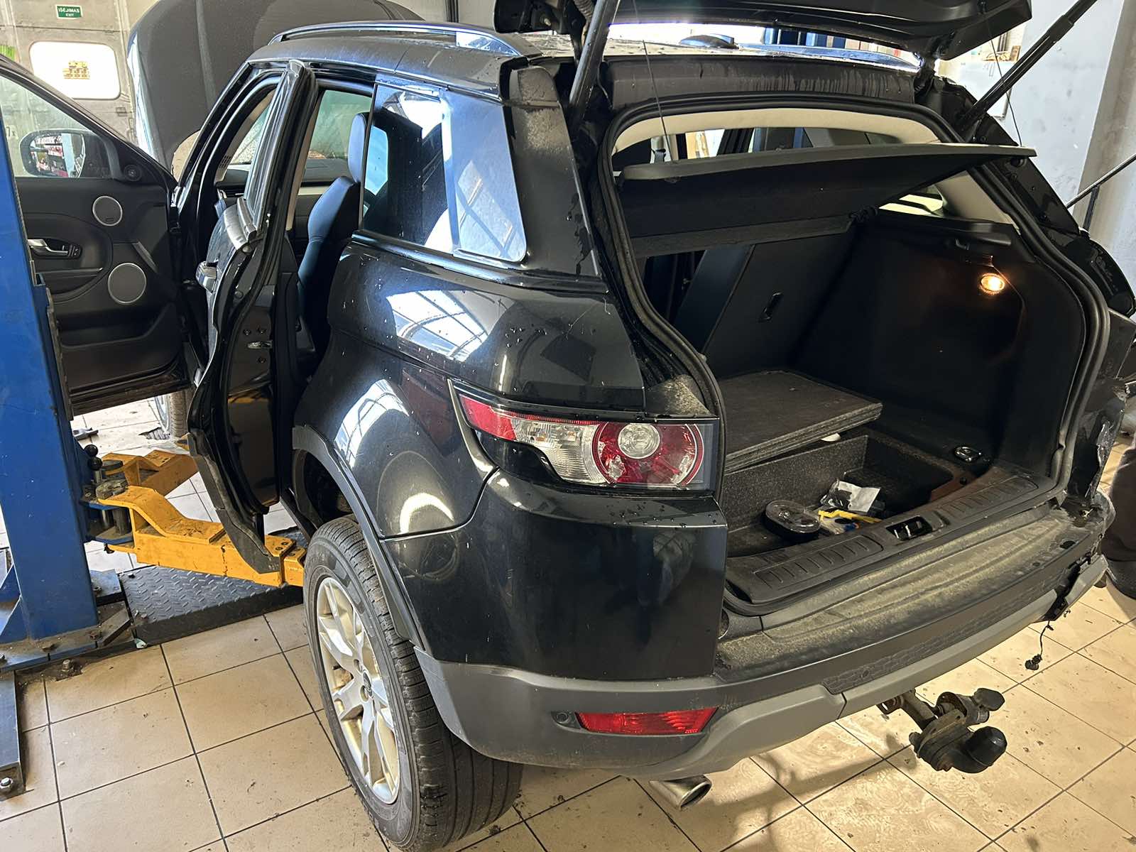 Used Land Rover Evoque Engine cover lock FPS500020