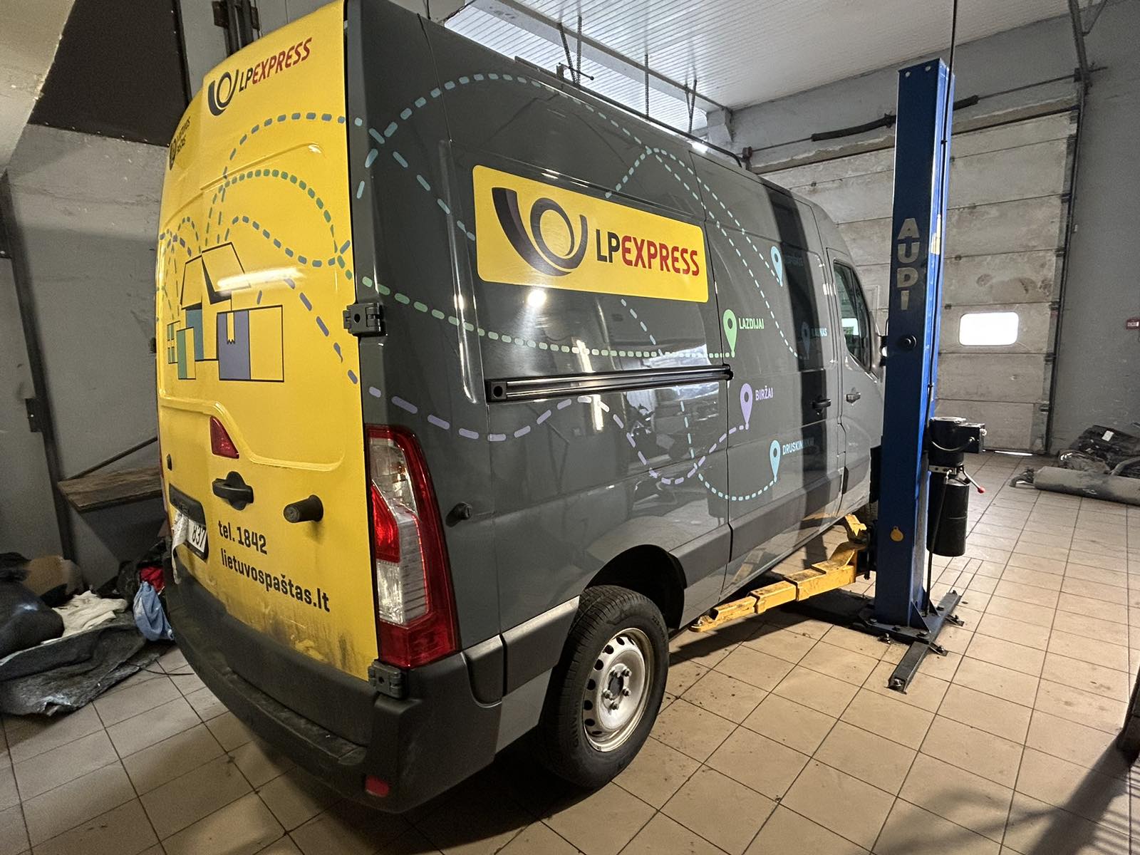 Used RENAULT Master Rear tailgate limiter