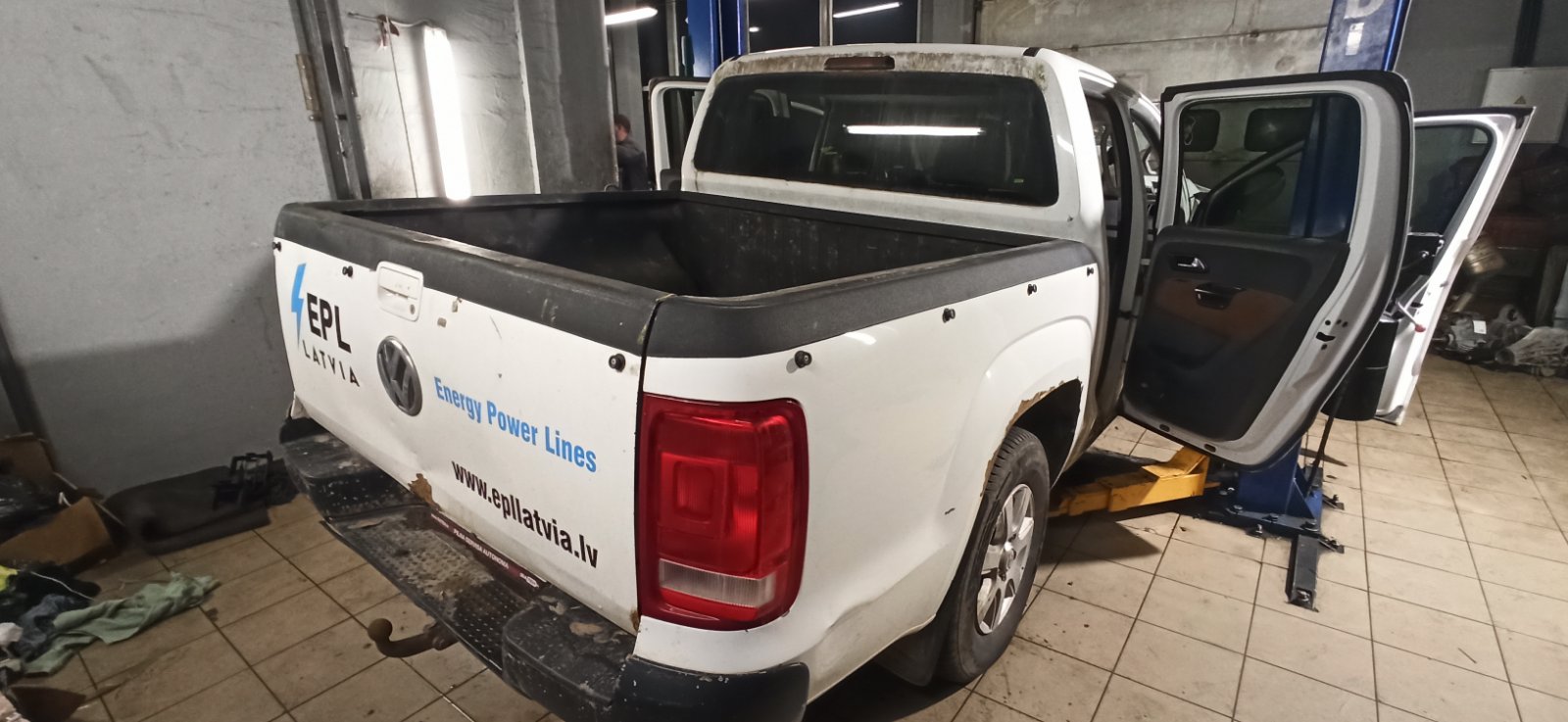 Used Volkswagen Amarok Rear wing and its parts 2H7809745B