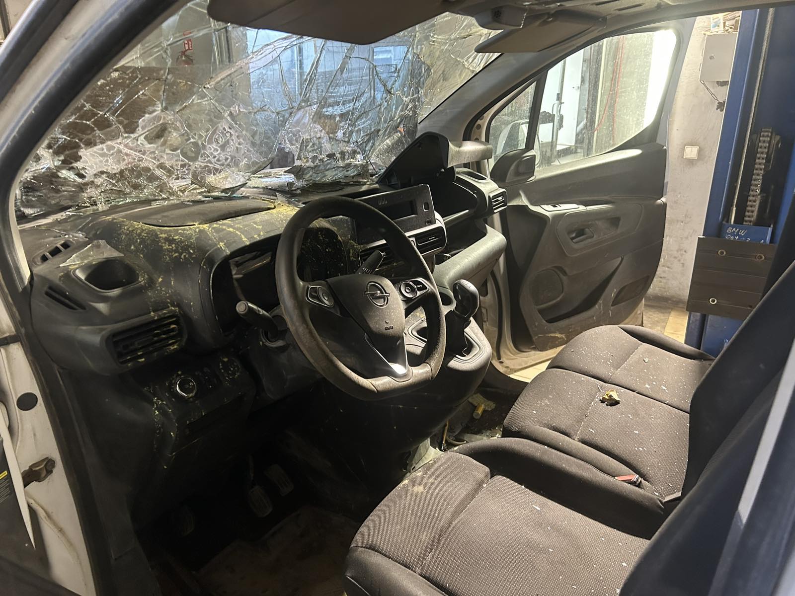 Utilisé Opel Combo Rétroviseur latéral et ses détails 98169897XT