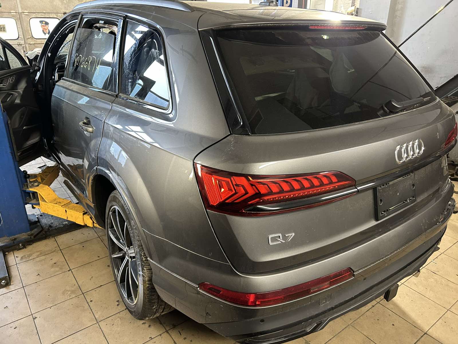 Used AUDI Q7 Front lever 4M0407506G