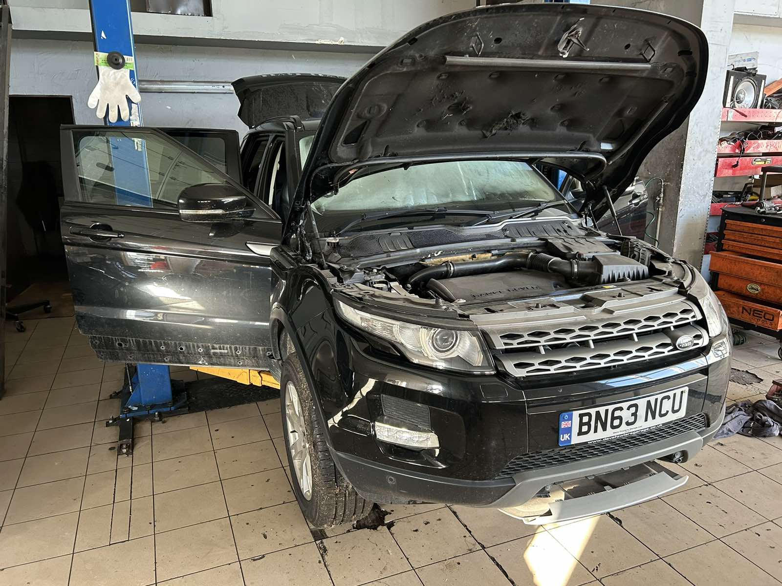 Used Land Rover Evoque Rear side door opening handle outer and its details