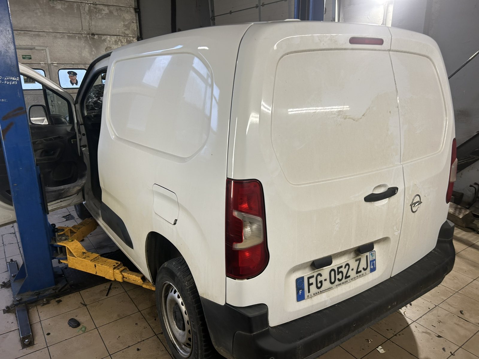 Utilisé Opel Combo Rétroviseur latéral et ses détails 98169897XT
