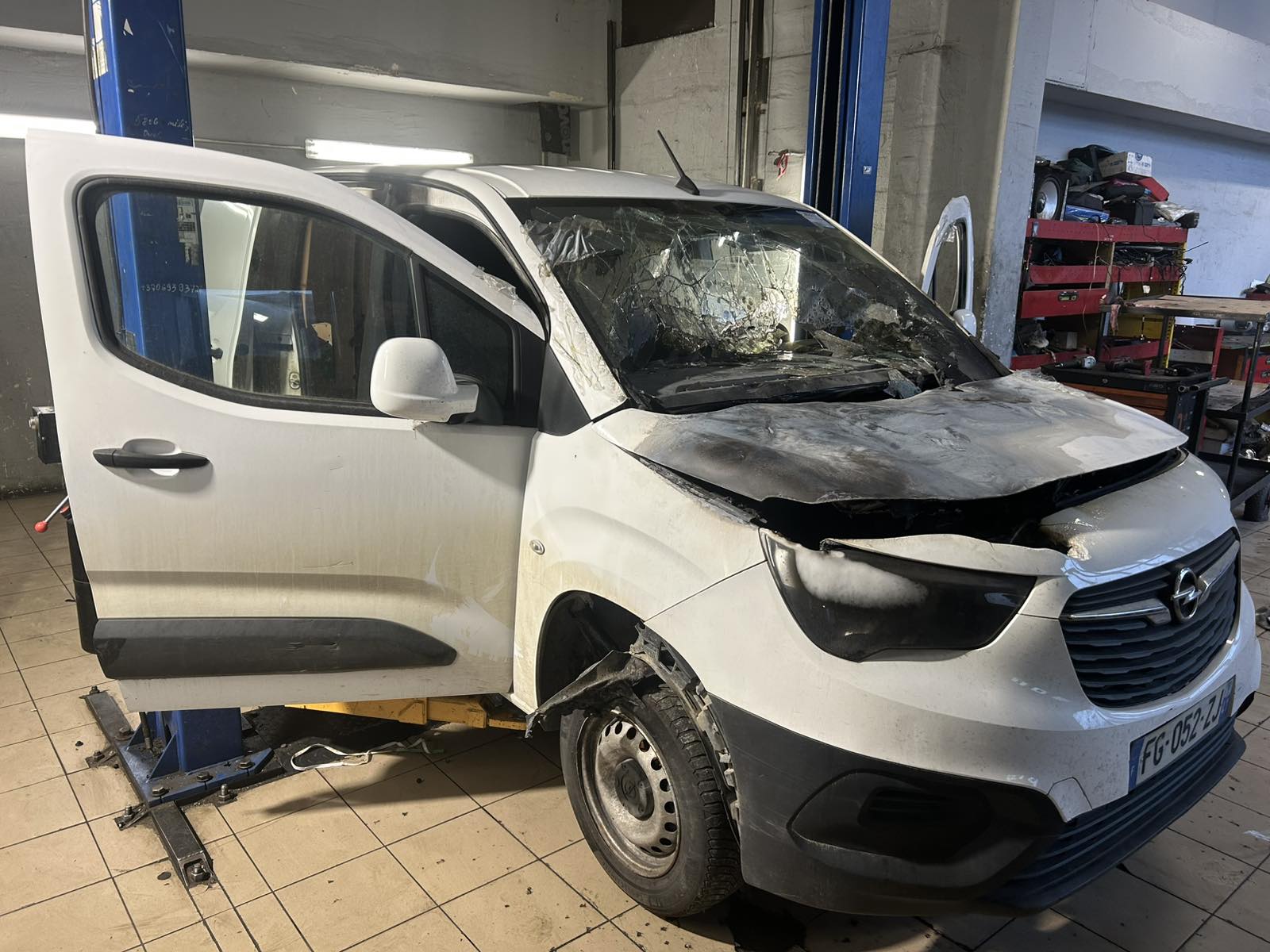 Utilisé Opel Combo Rétroviseur latéral et ses détails 98169897XT