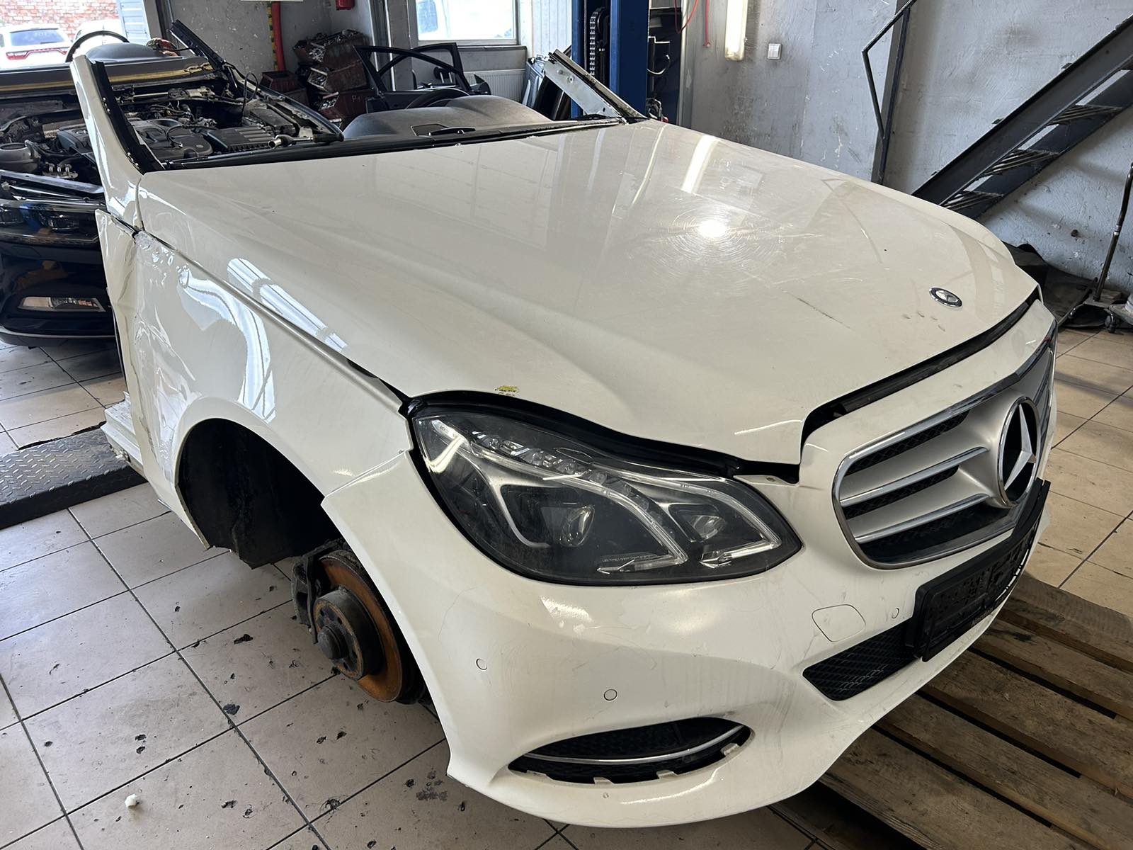 Used Mercedes Benz E-Class Front bumper beam A2126201500