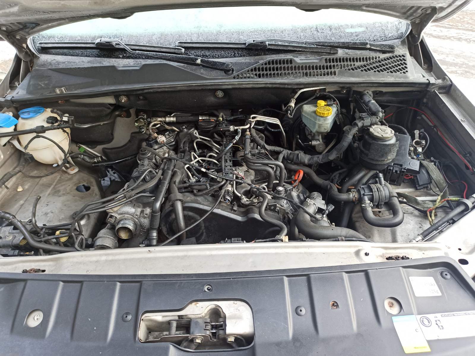 Used Volkswagen Amarok Air deflector cooling radiator 2H0121330