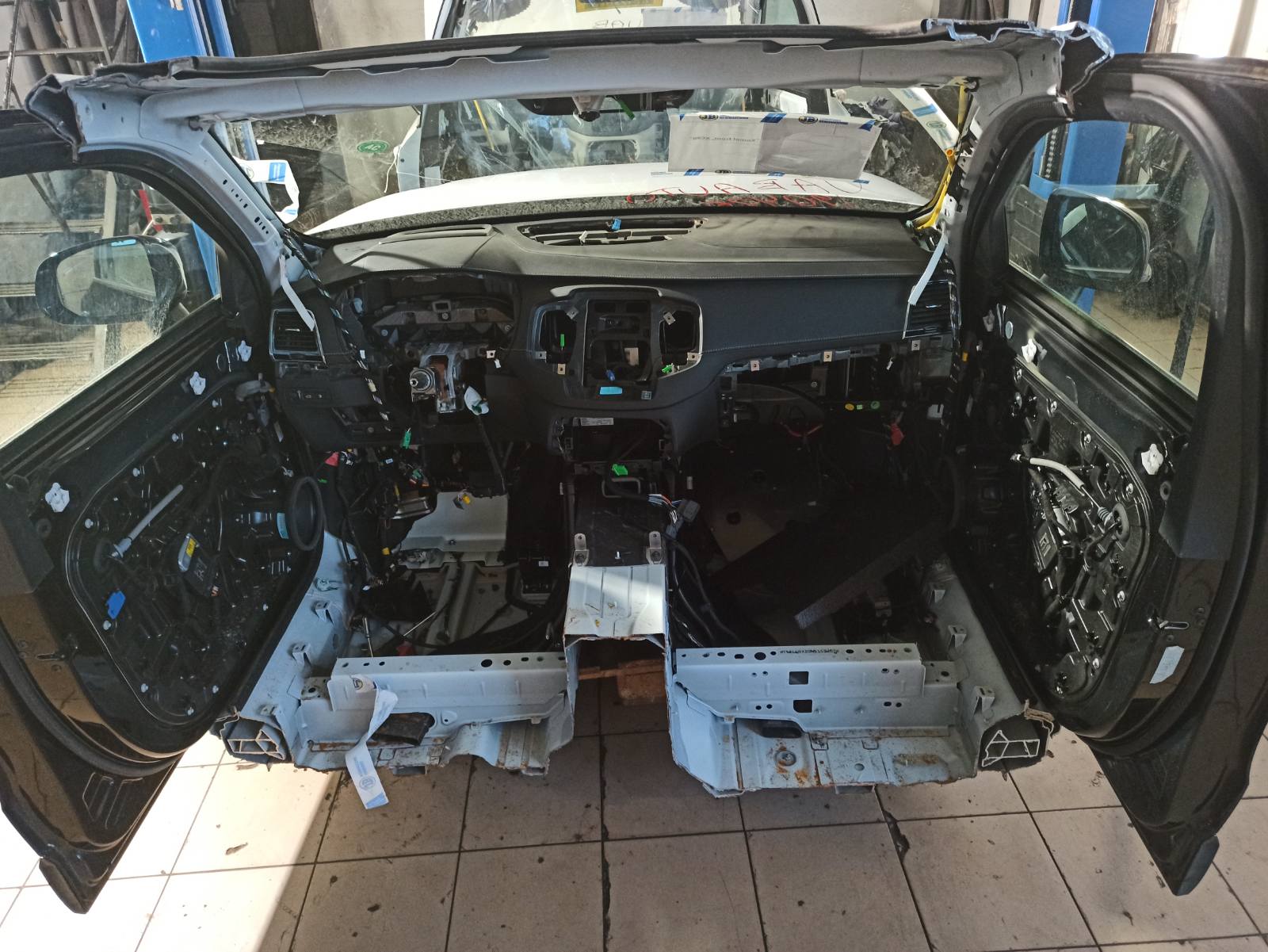 Naudotas VOLVO XC90 Variklio gaubto atidarymo rankenėlė salone 31651260