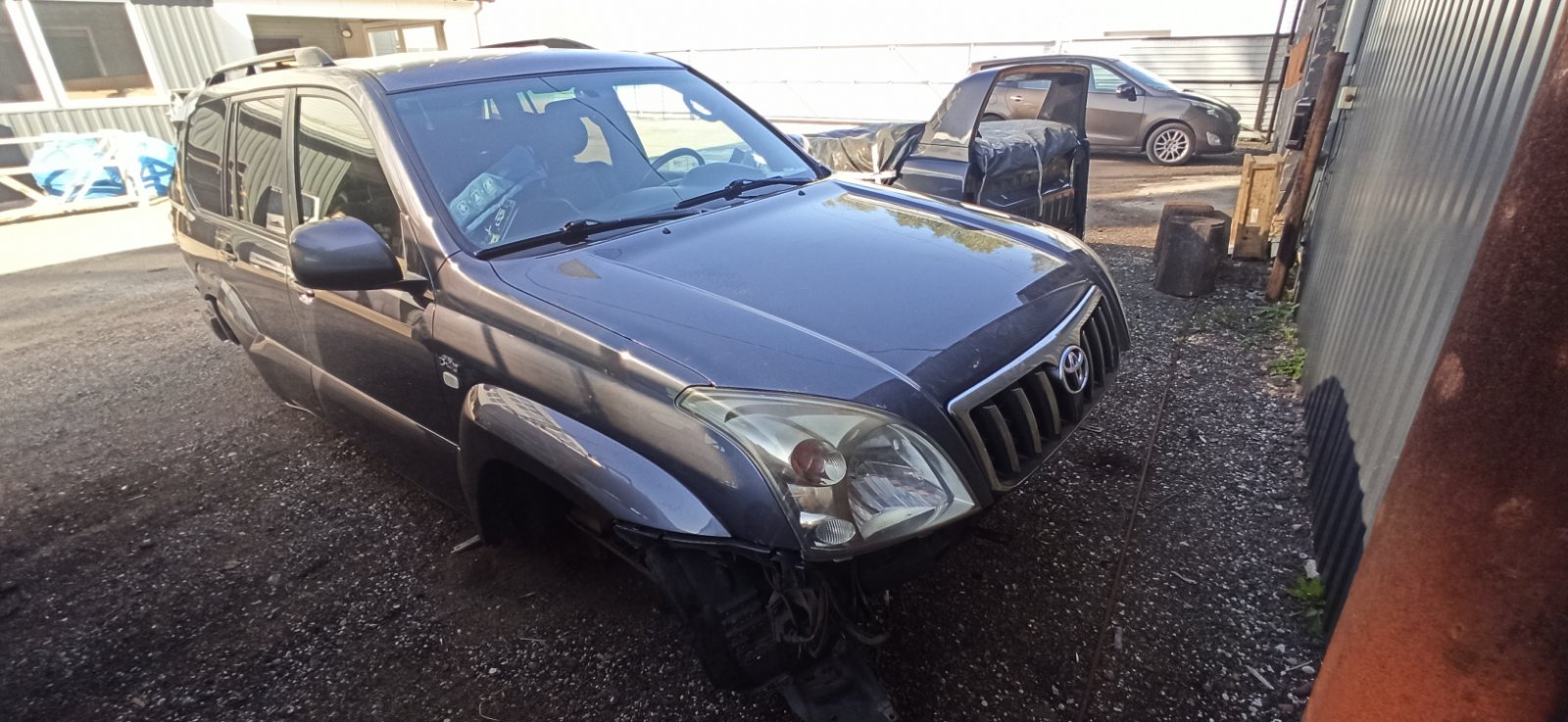 Used TOYOTA Land Cruiser Front bumper bracket 5211560070