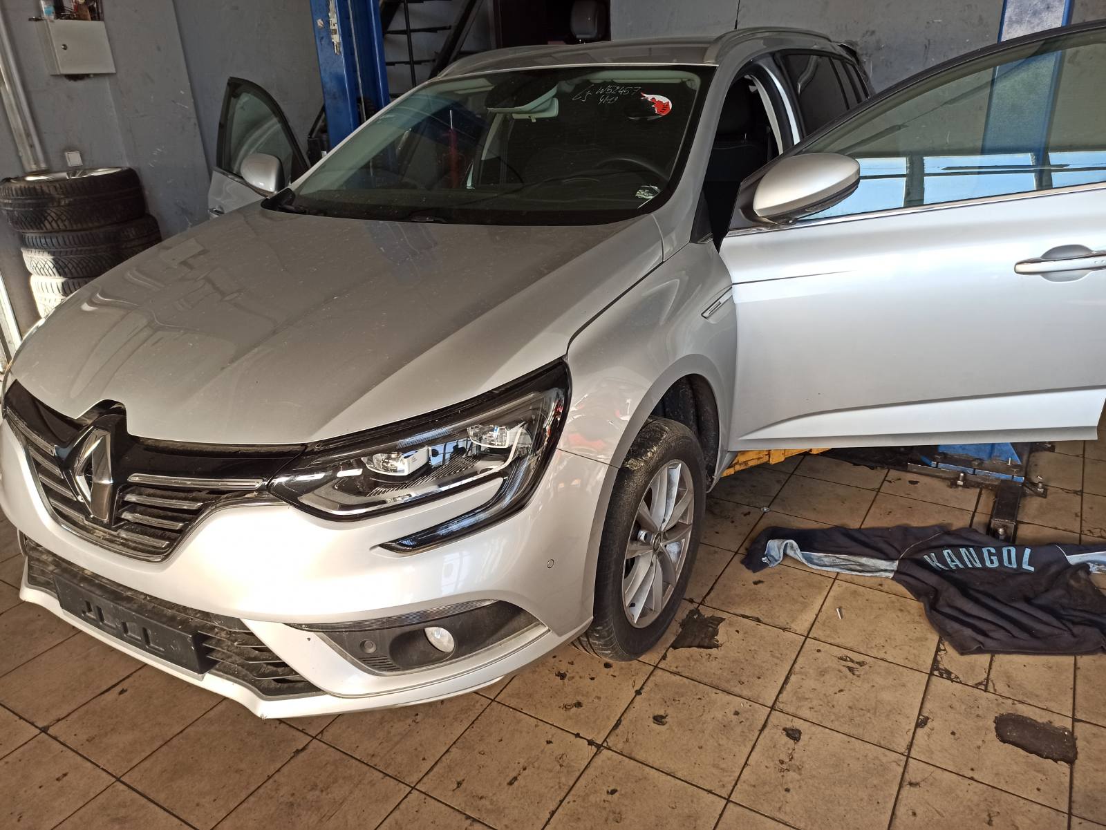 Used RENAULT Megane Hub front 400146171R