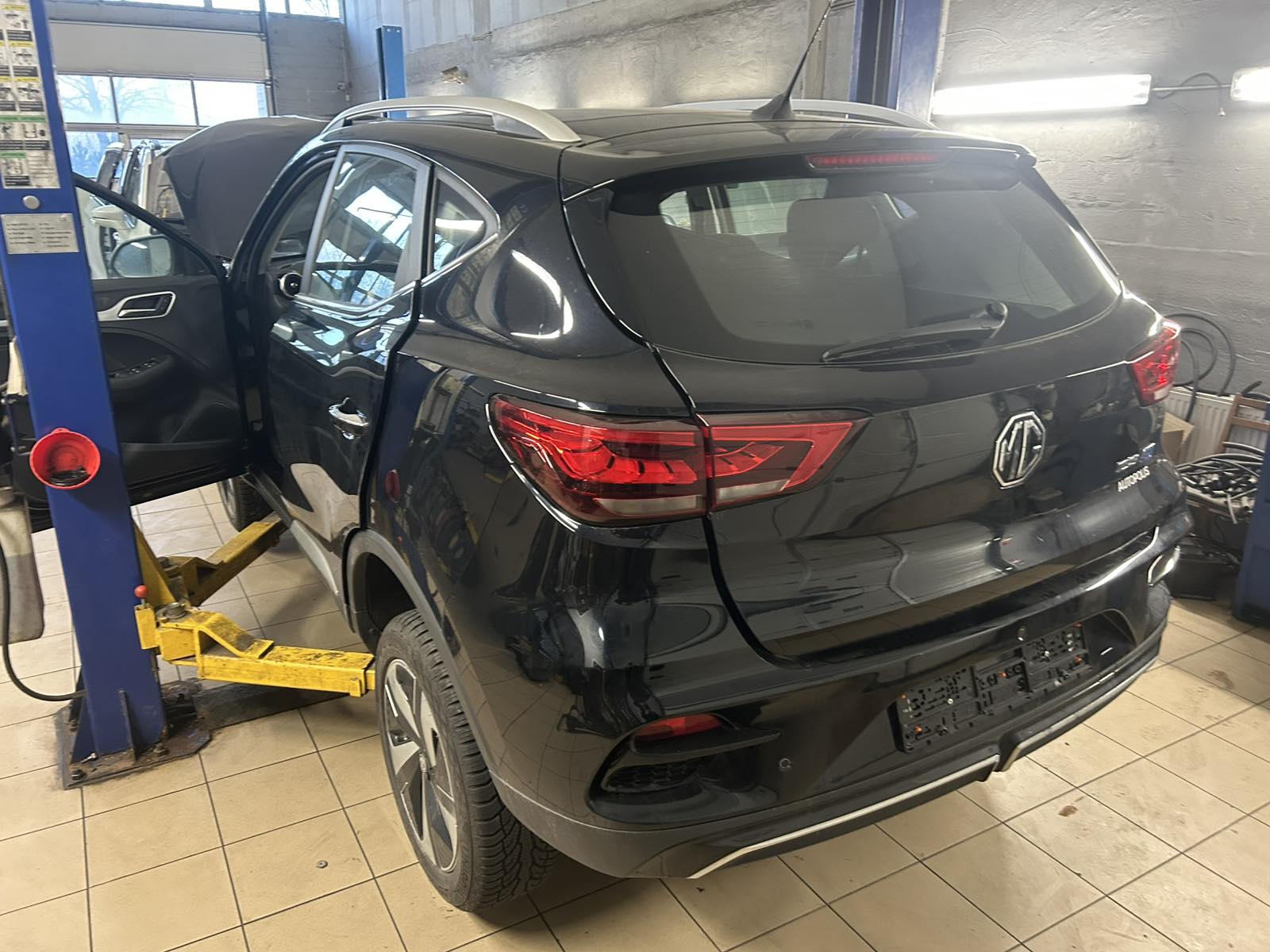 Used MG, ZS Rear side door opening handle outer and its details