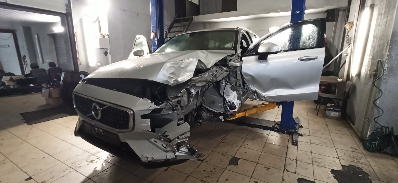 Naudotas VOLVO V60 Bagažinės dangčio amortizatorius 32296298